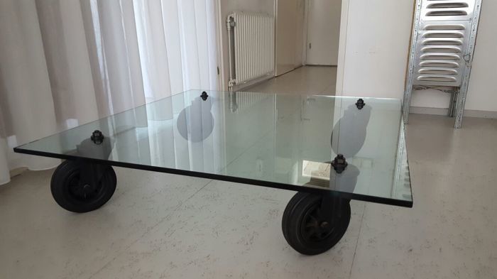Tavolo Con Ruote coffee table | Franckly