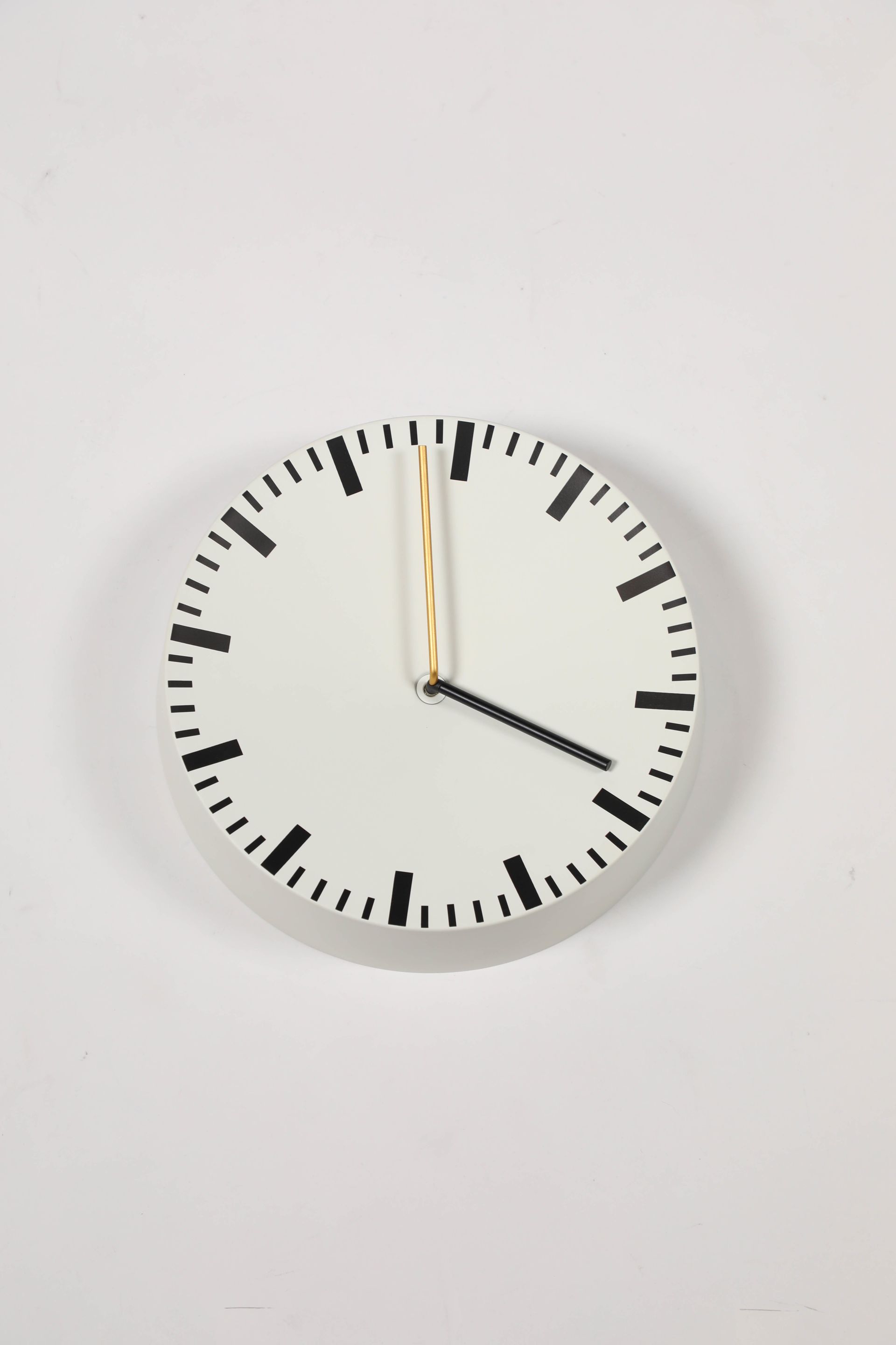 Analog wall clock, white | Franckly