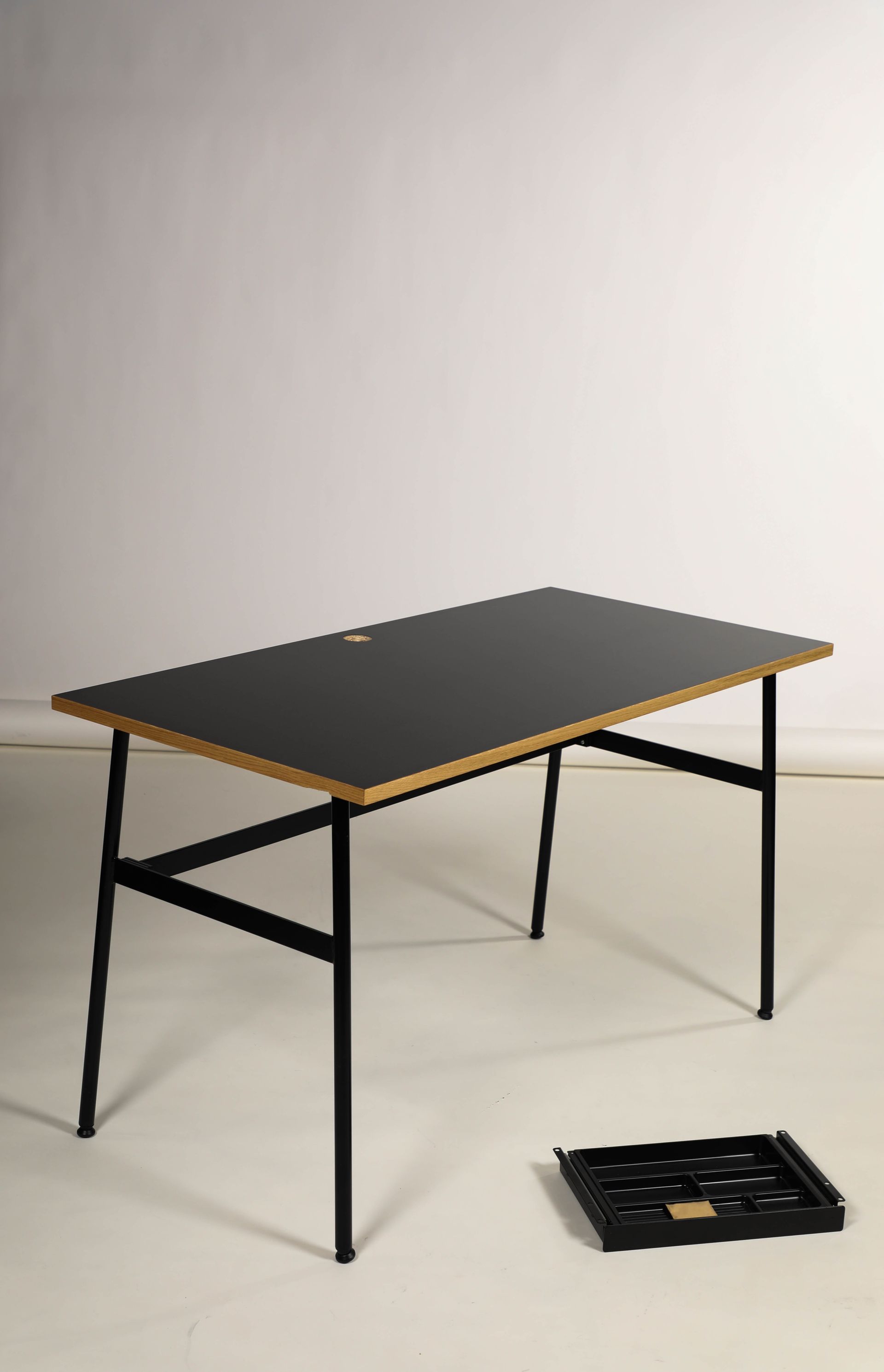 Journal desk, black | Franckly