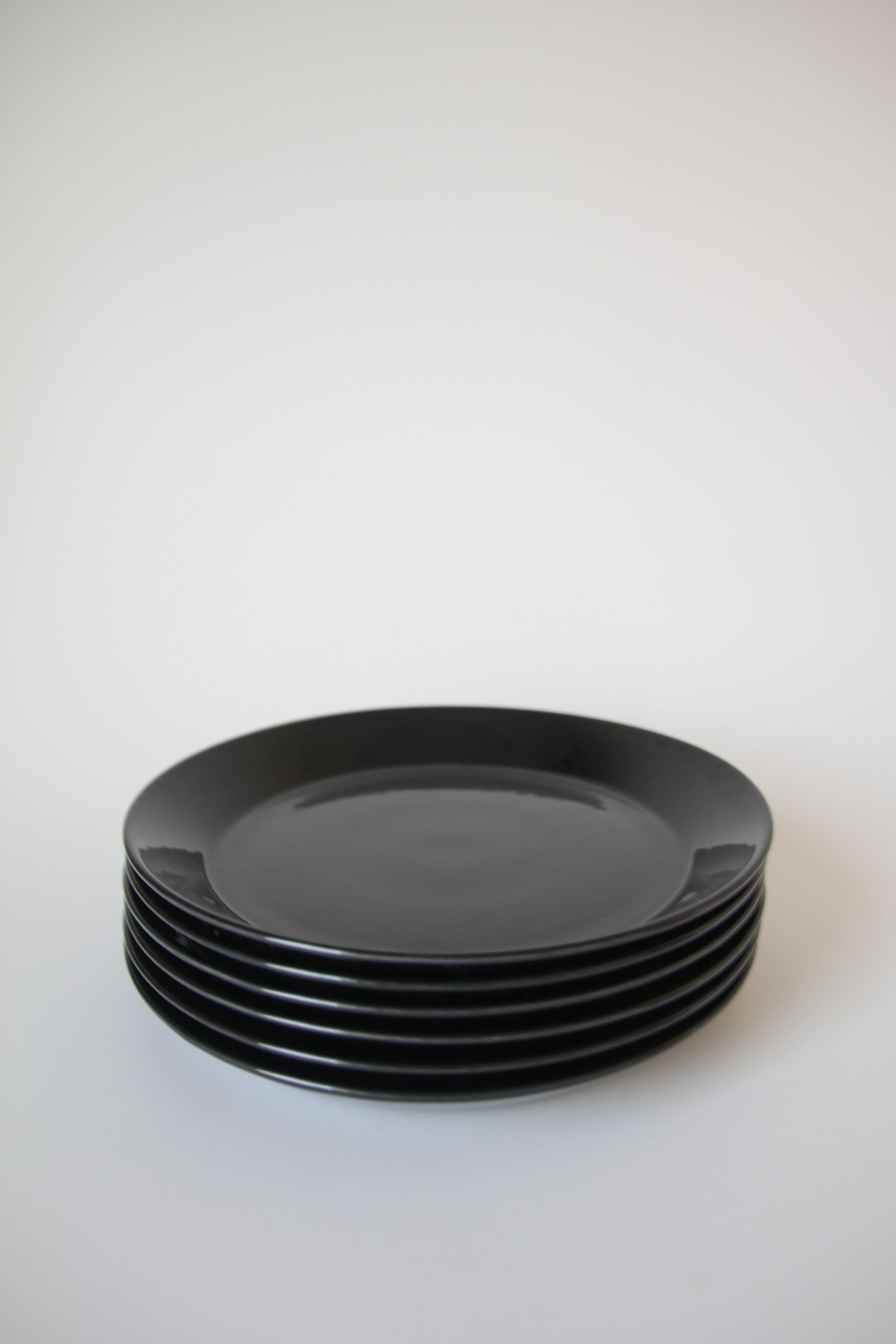 Teema plate 23 cm, black | Franckly