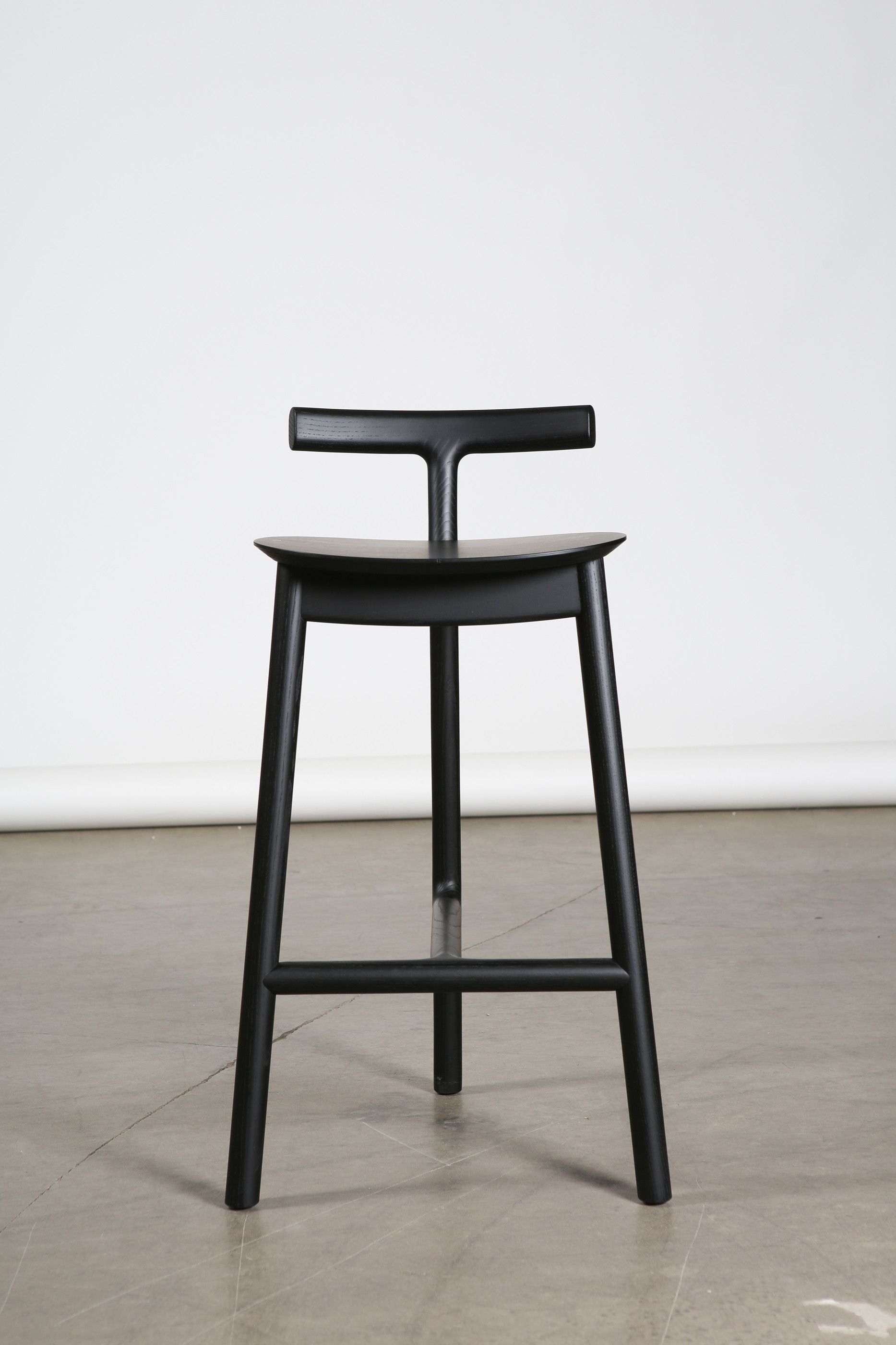 MC7 Radice bar stool 65 cm, black | Franckly