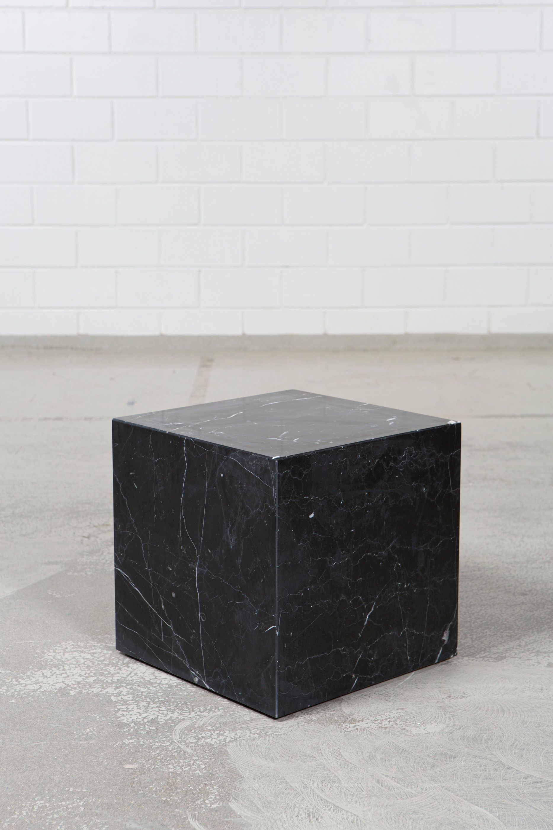Plinth table, cube, black Marquina marble | Franckly