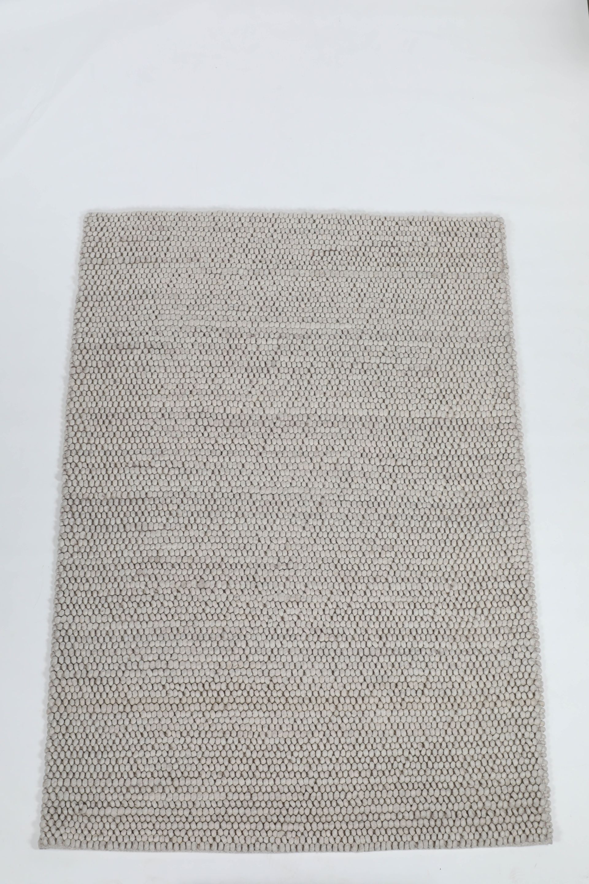 Peas rug, light grey, 170 x 240 cm | Franckly