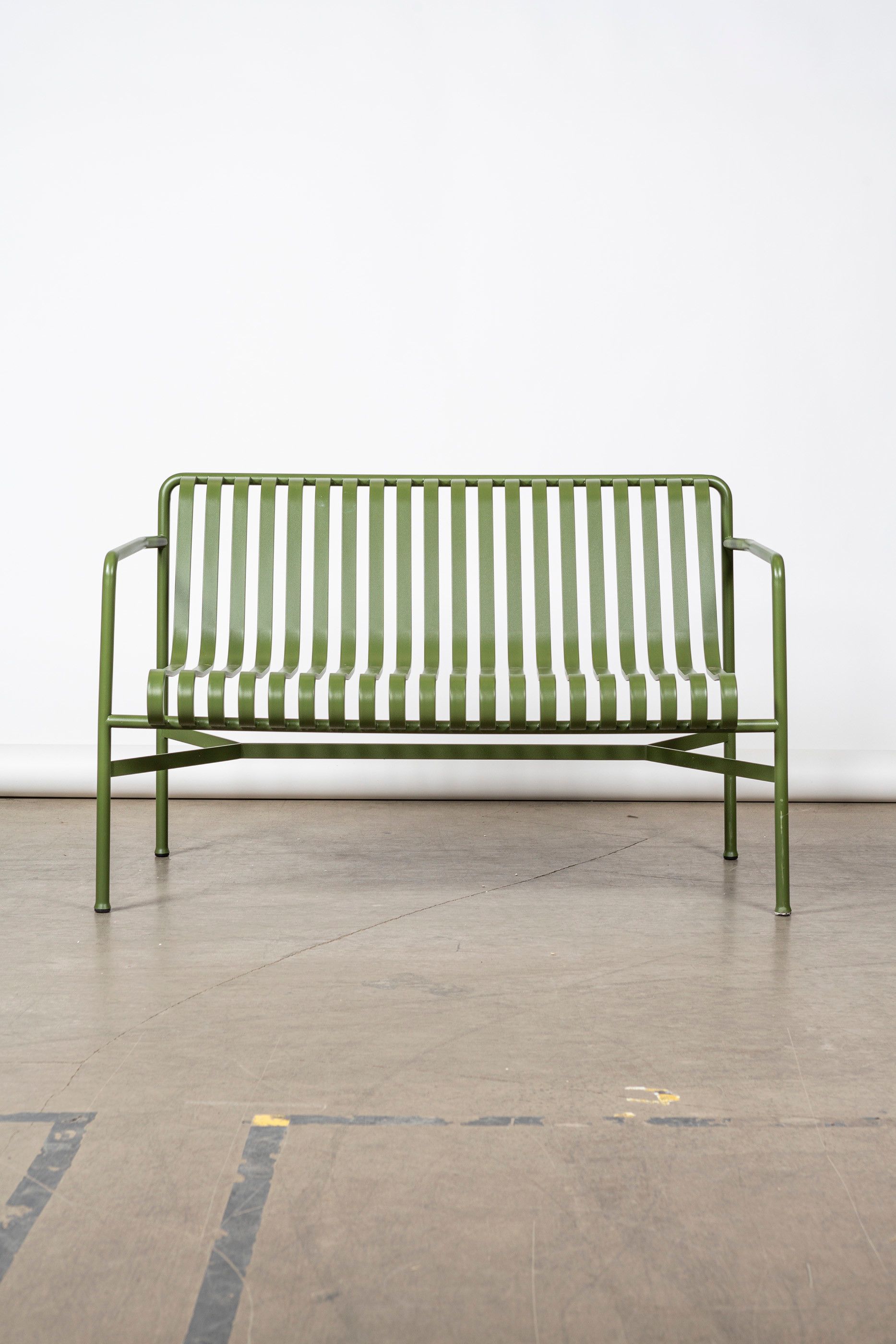 Palissade dining bench, olive | Franckly