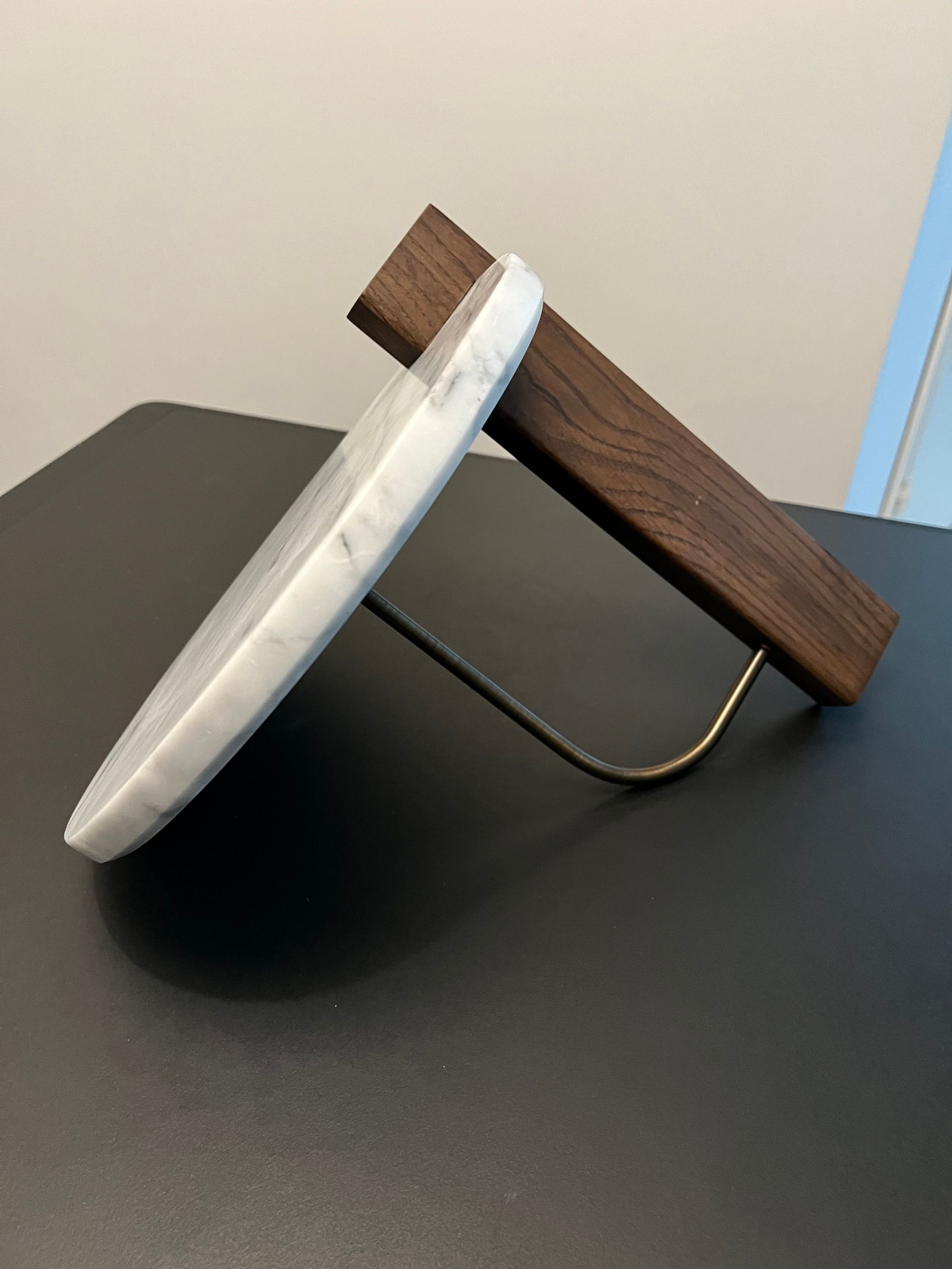 Corbel shelf, dark stained oak - Carrara marble | Franckly