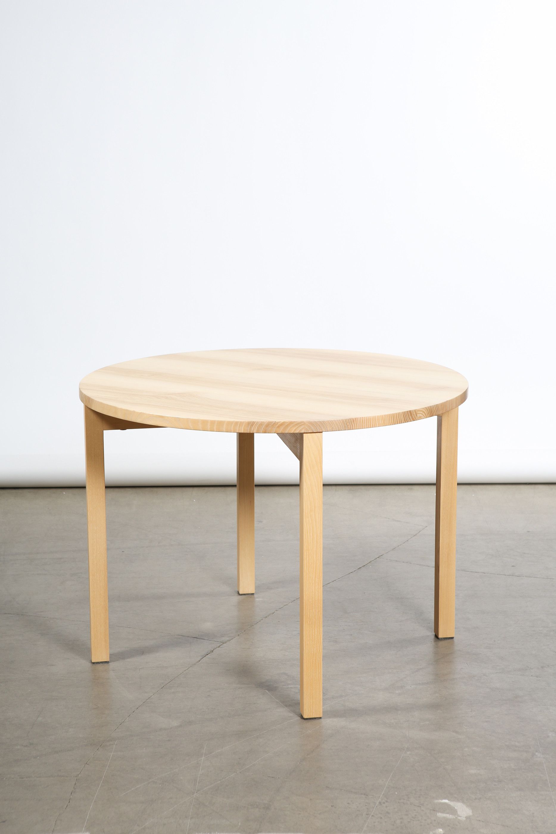 Periferia round table 100 cm, ash | Franckly