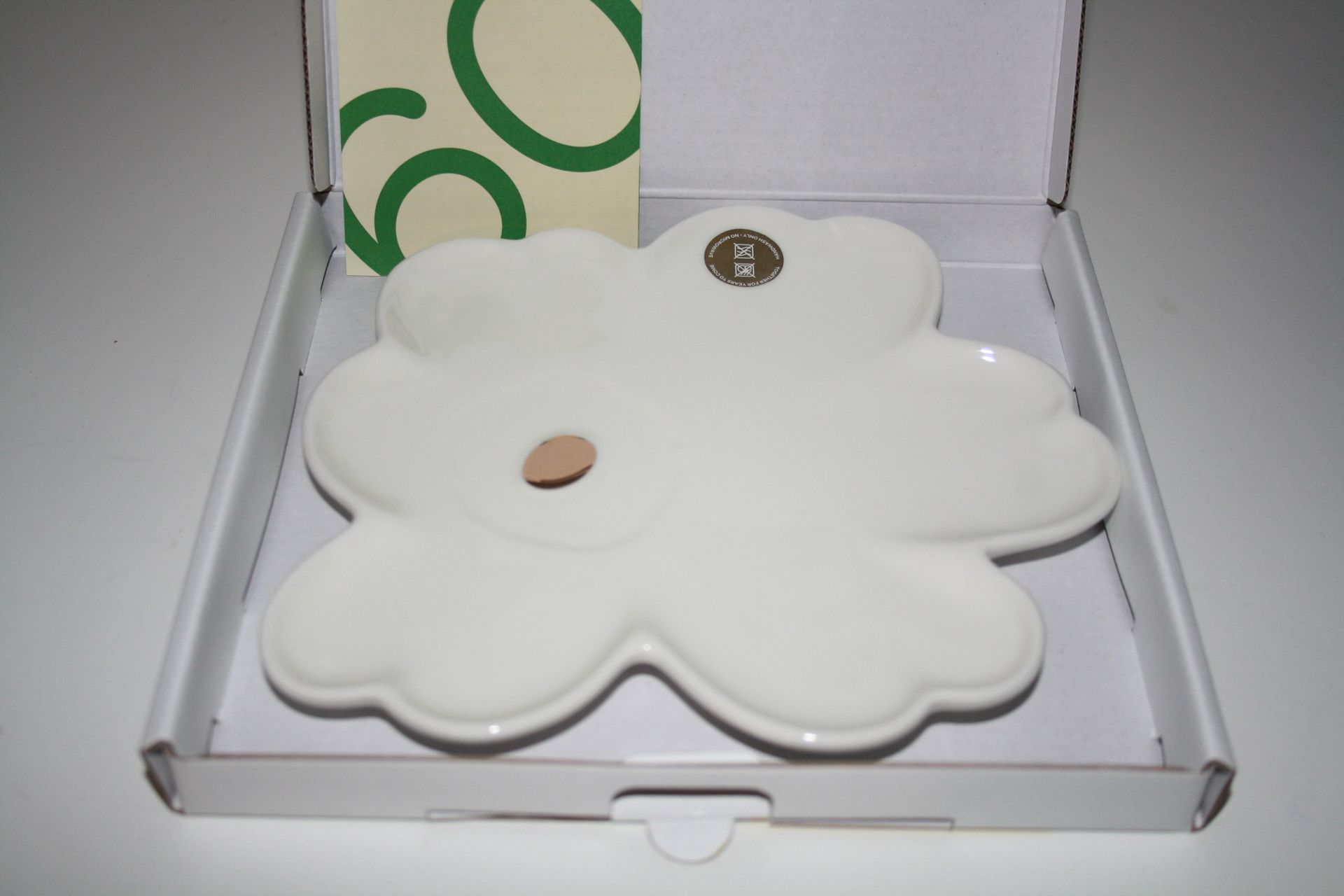 Unikko Shape plate, 20 cm, white - gold | Franckly