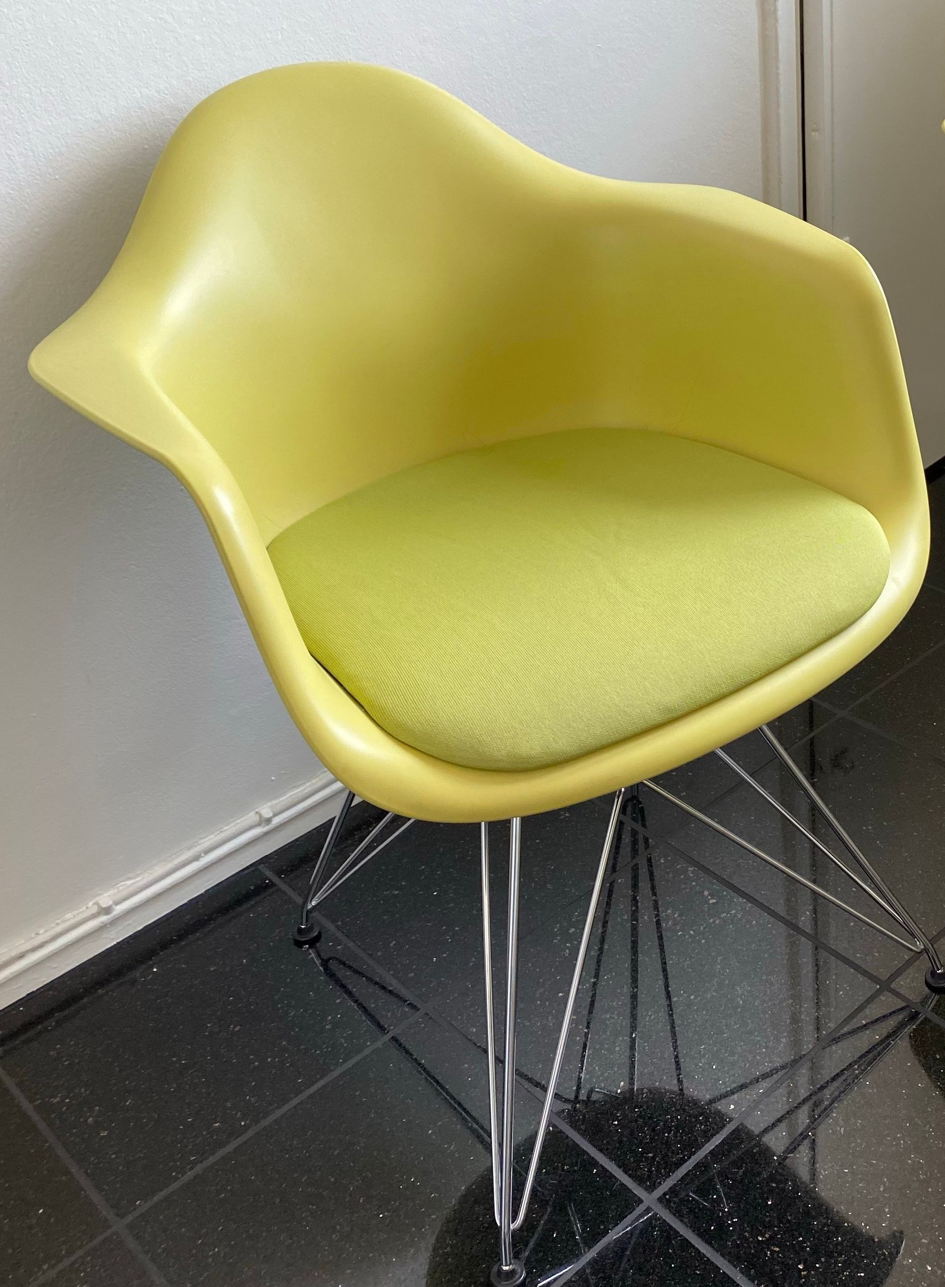 Eames DAR chair, lime - chrome | Franckly