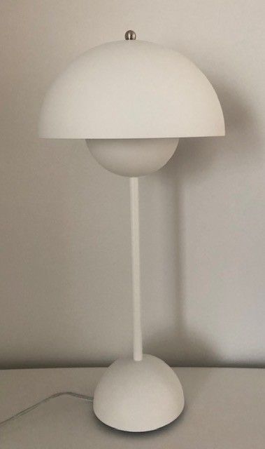 Flowerpot VP3 table lamp, matt white | Franckly