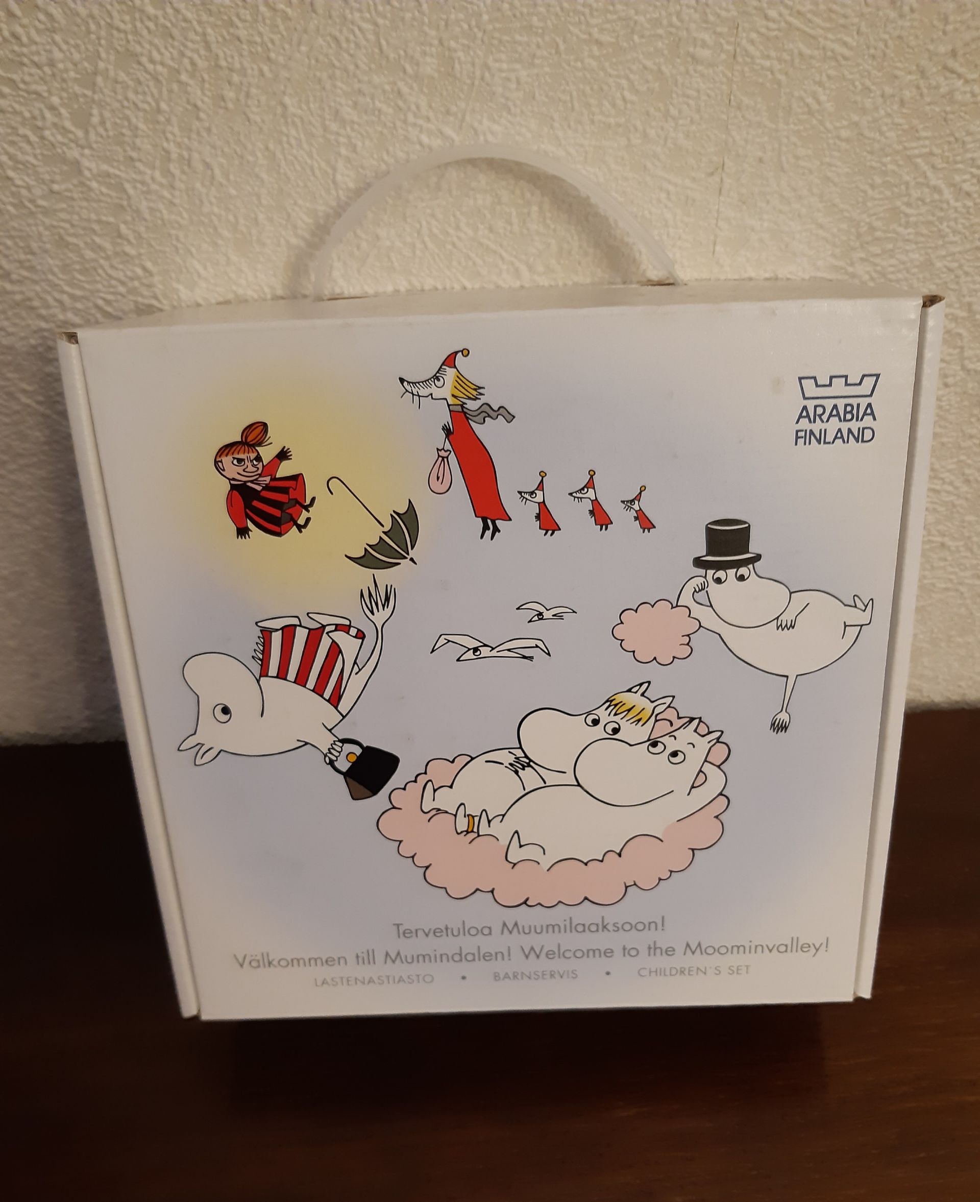 Moomin children's tableware, The Flying Moomins | Franckly