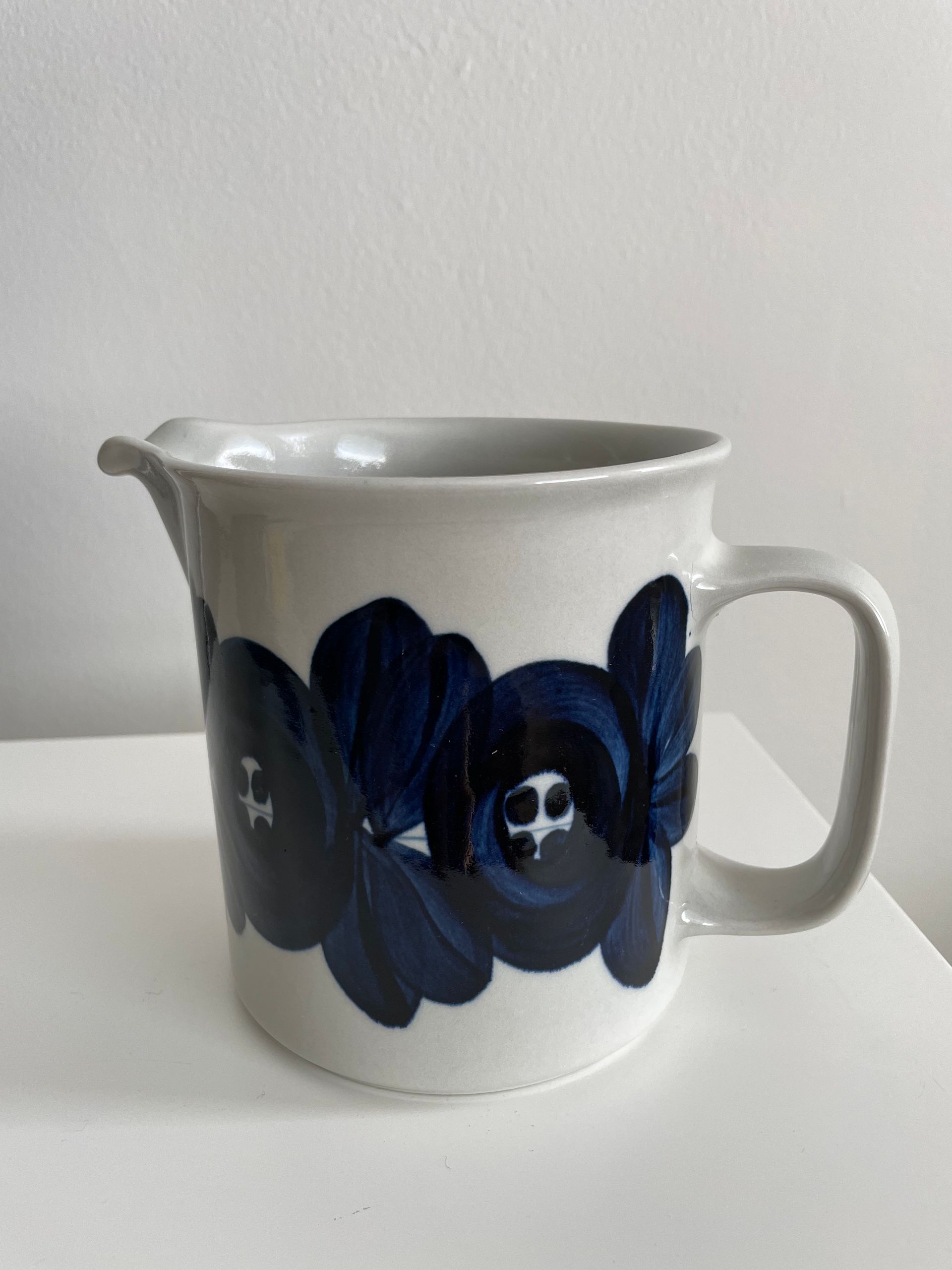 Arabia Anemone pitcher | Franckly