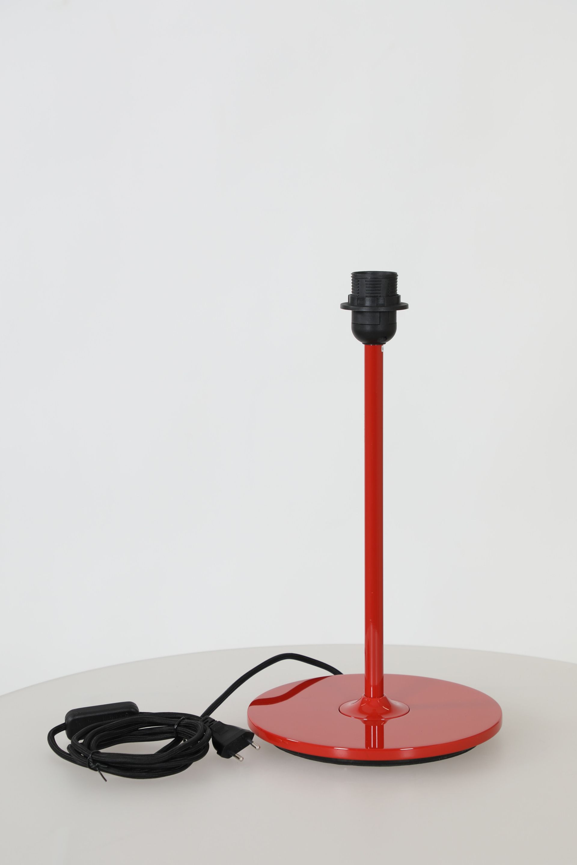 Common table lamp base, signal red steel | Franckly