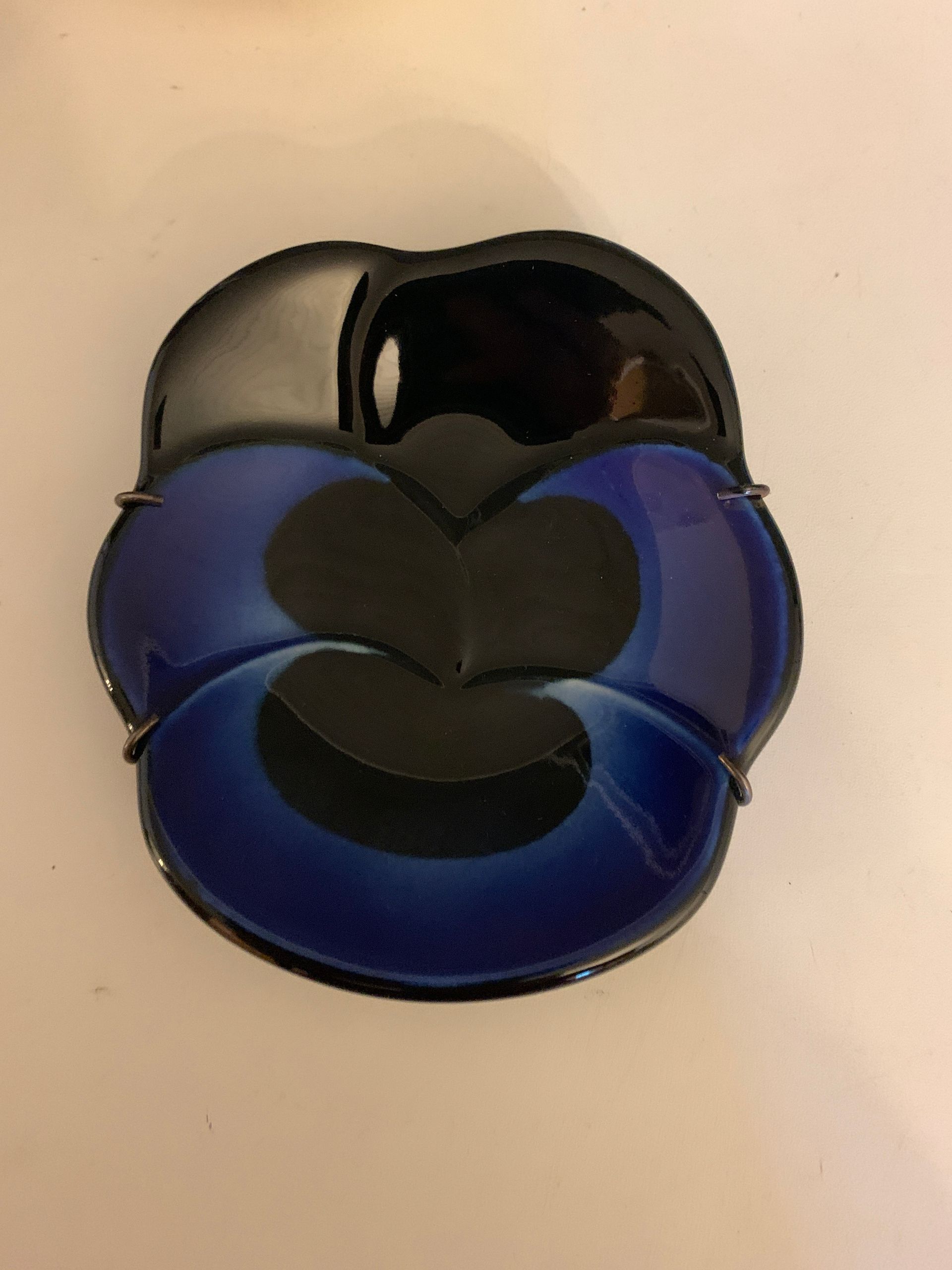 Viola decorative plate | Franckly