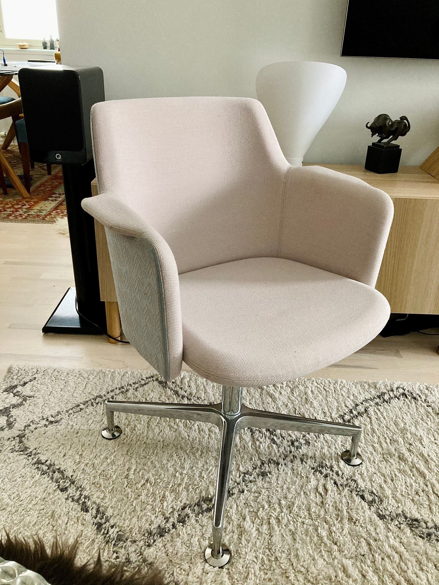 Carousel conference chair, beige - aluminum | Franckly