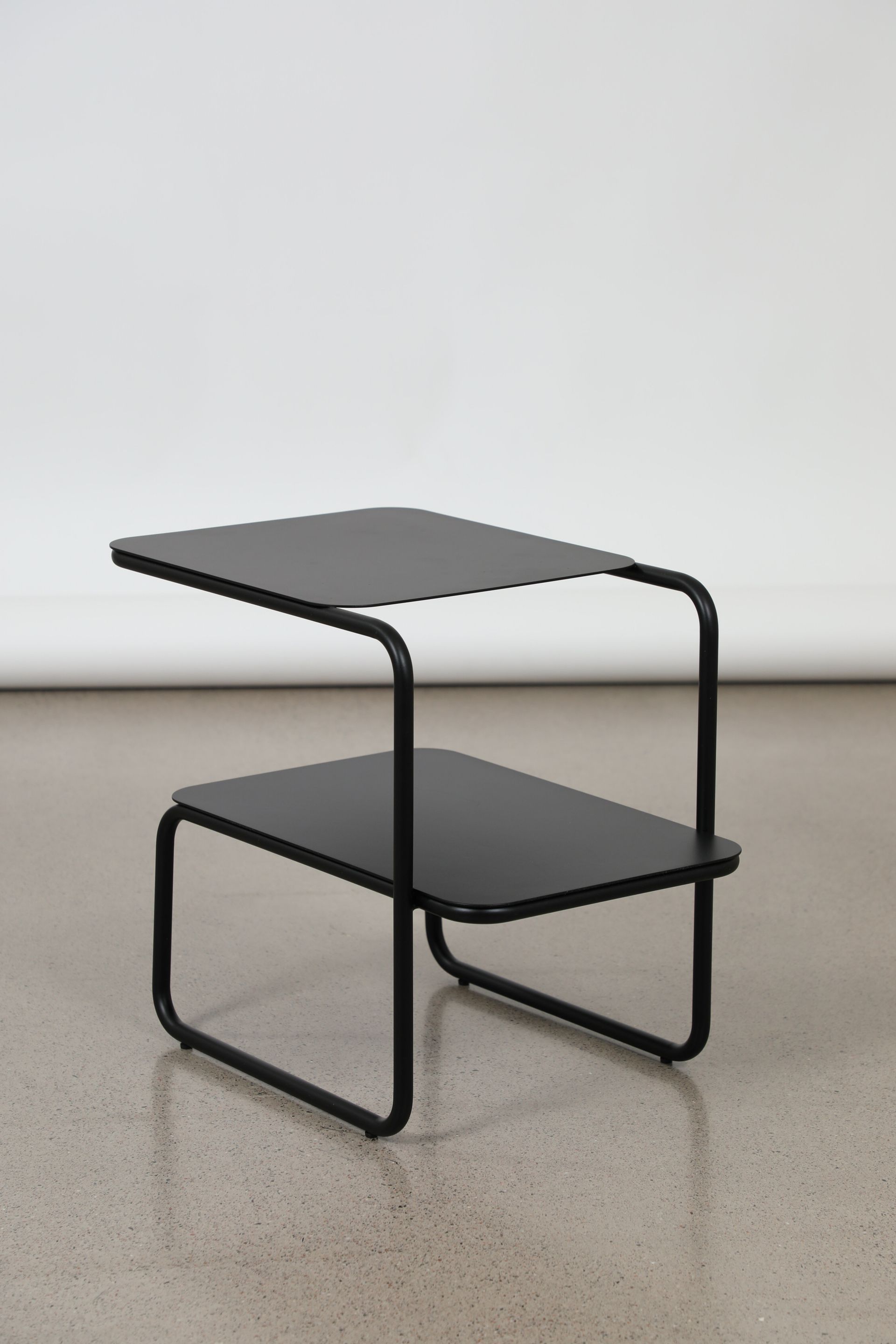 Level side table, black | Franckly