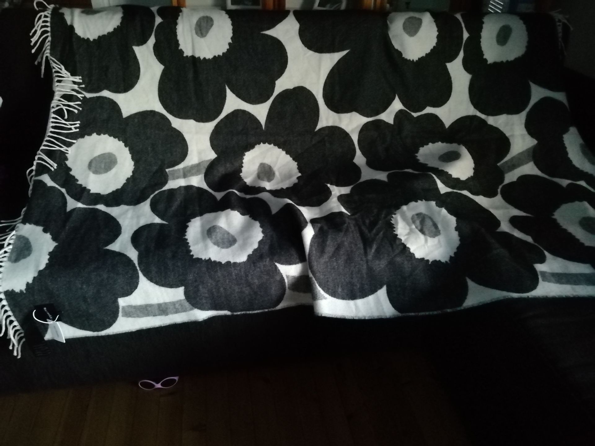 Unikko huopa, musta - valkoinen | Franckly