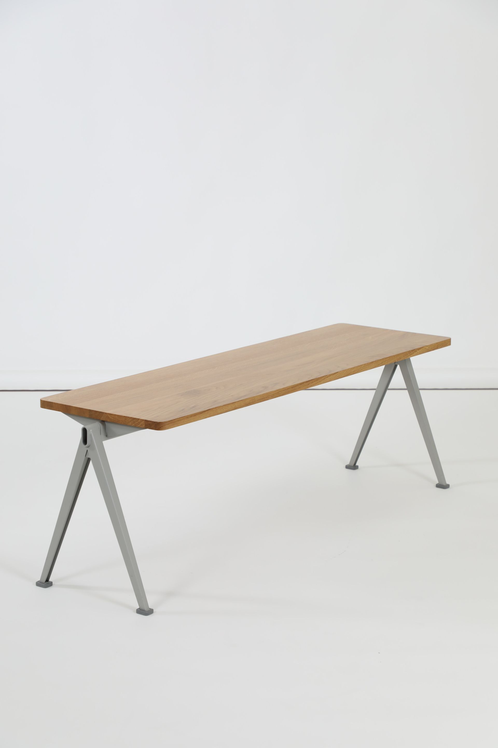 Pyramid bench 11, beige - lacquered oak | Franckly