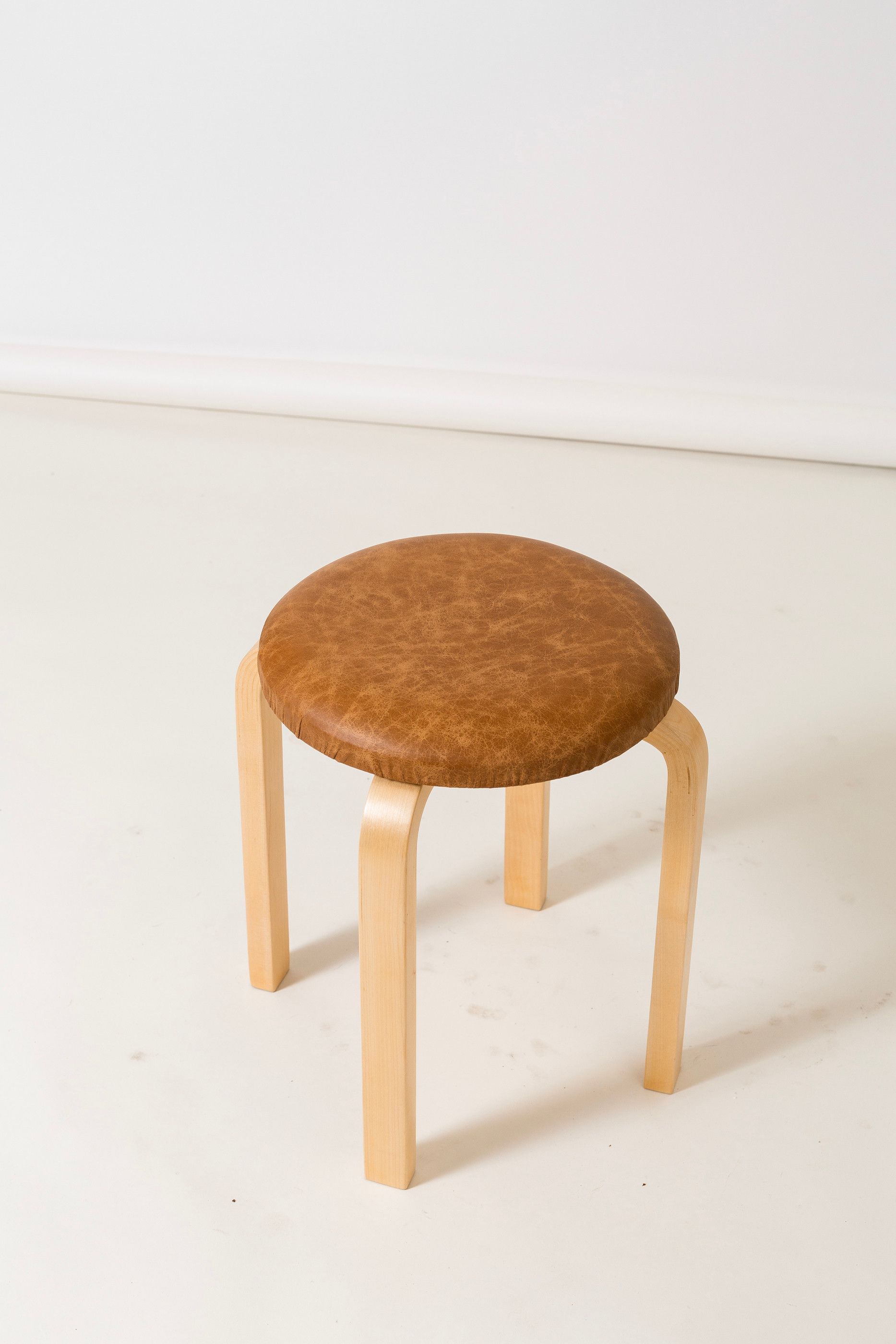 Aalto stool E60, brown upholstery - birch | Franckly