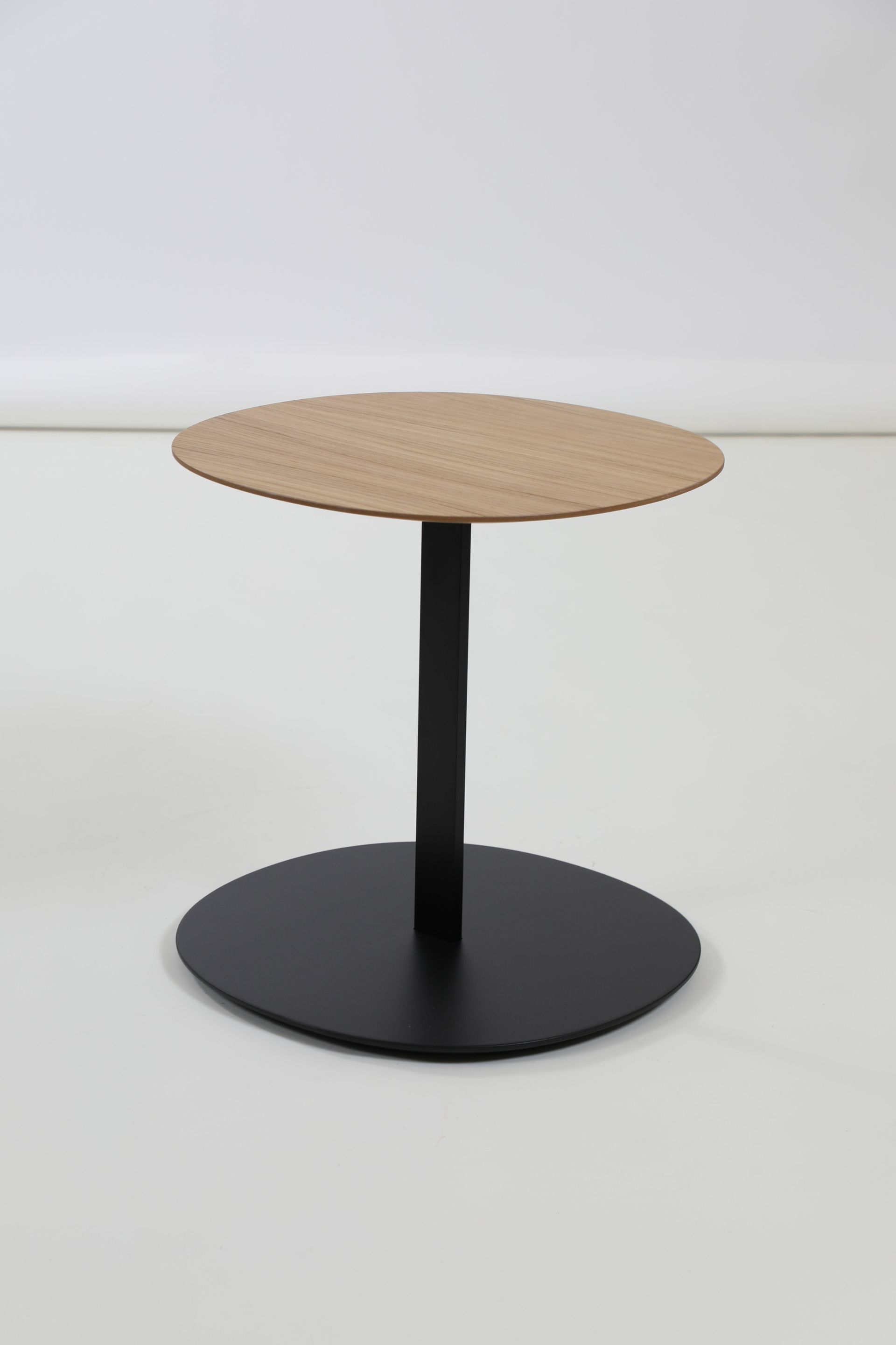 Serra low table, round, black - matt oak | Franckly