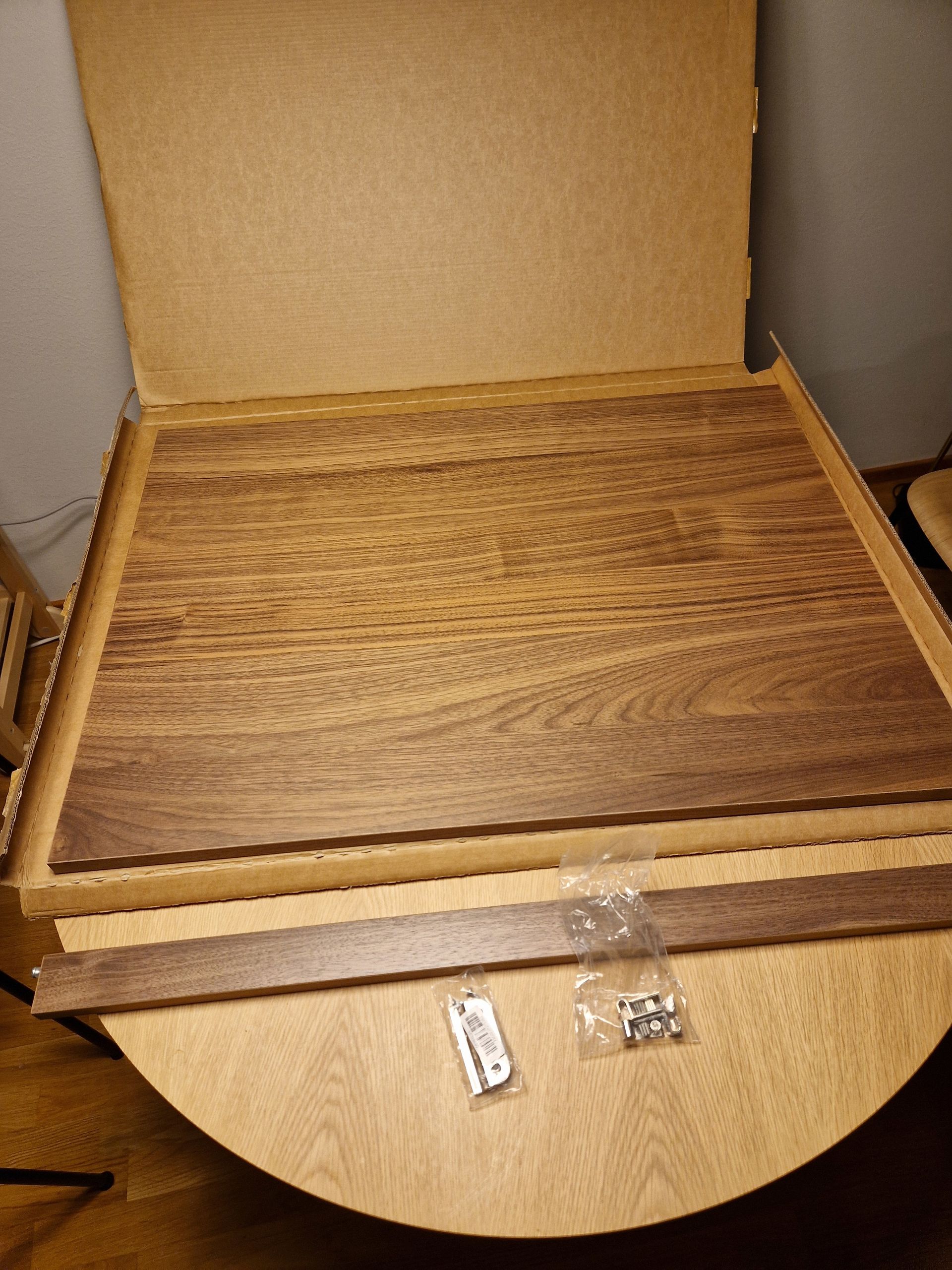 String work desk, walnut | Franckly