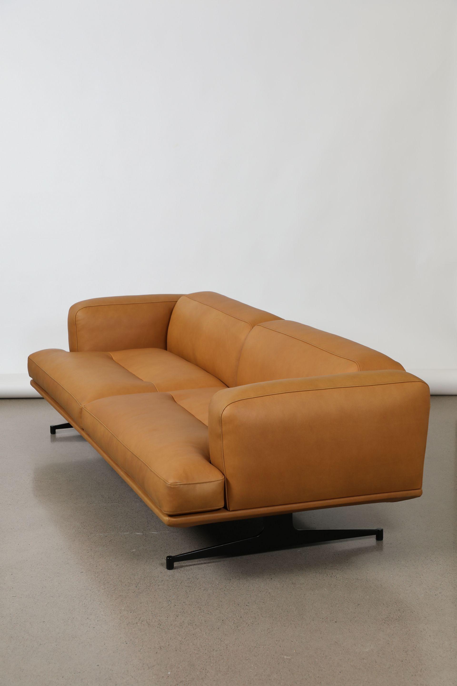 Inland AV23 3-seater sofa, cognac leather | Franckly
