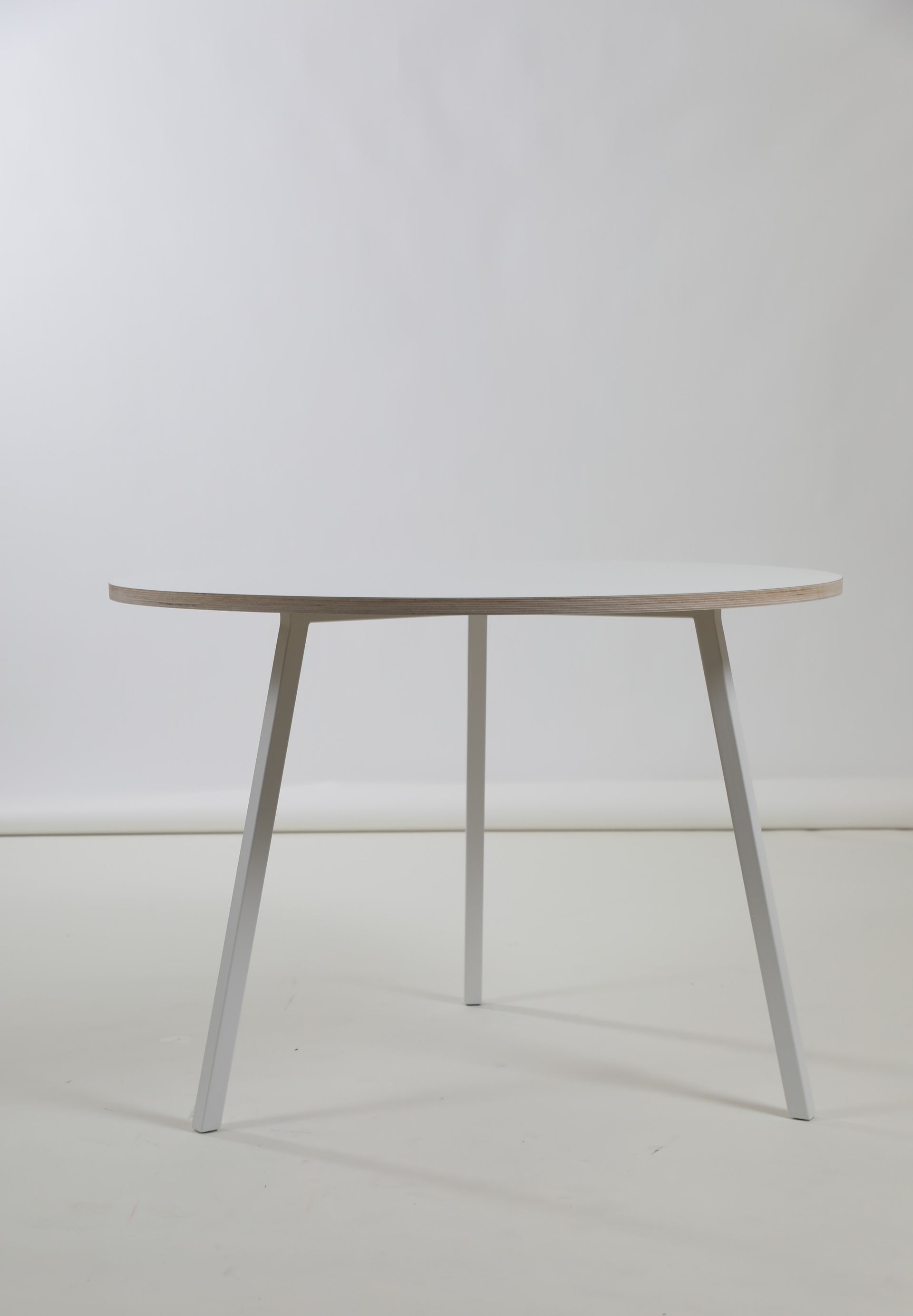 Loop Stand round table 105 cm, white | Franckly