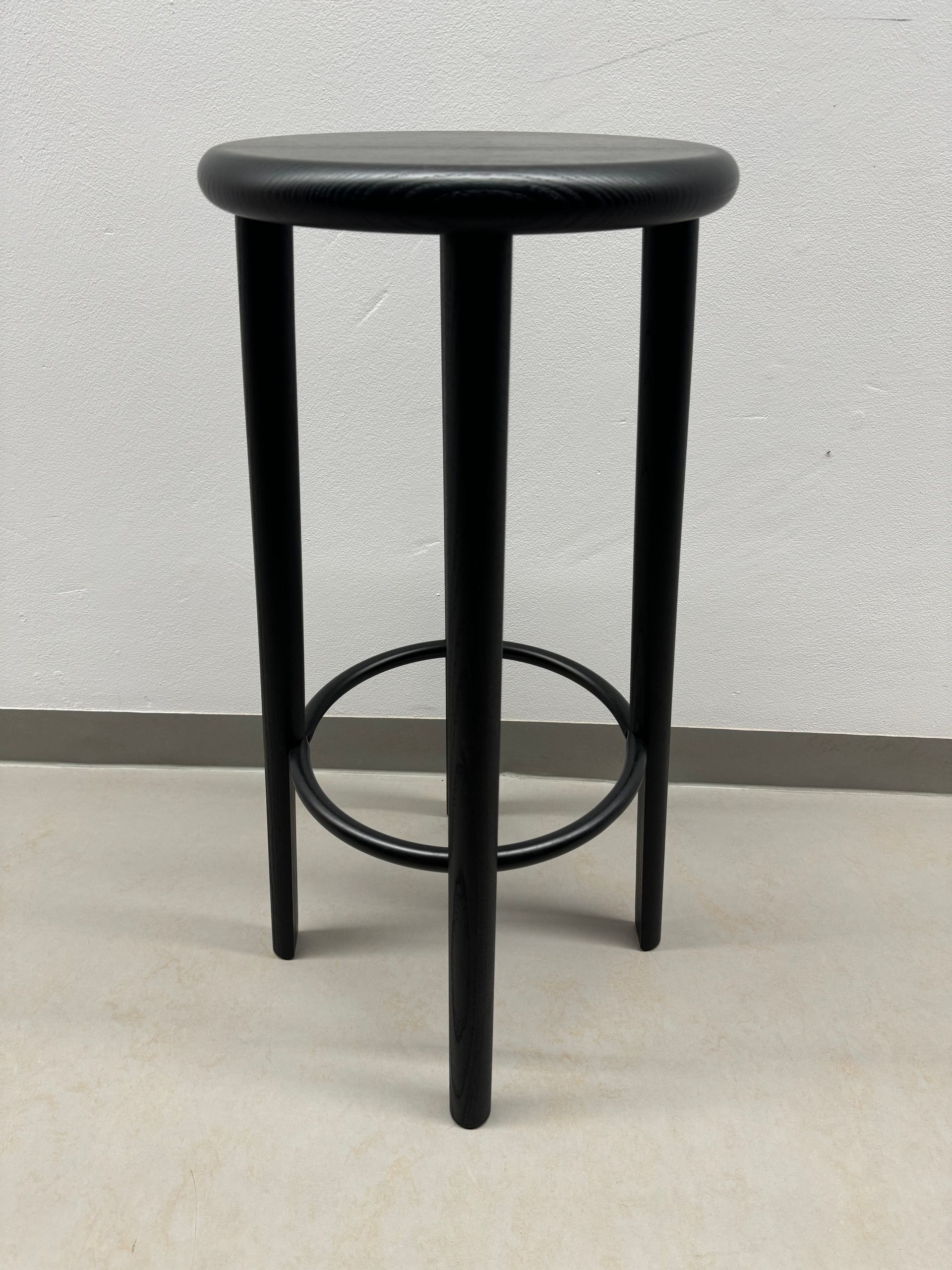 MC5 Solo bar stool, black | Franckly
