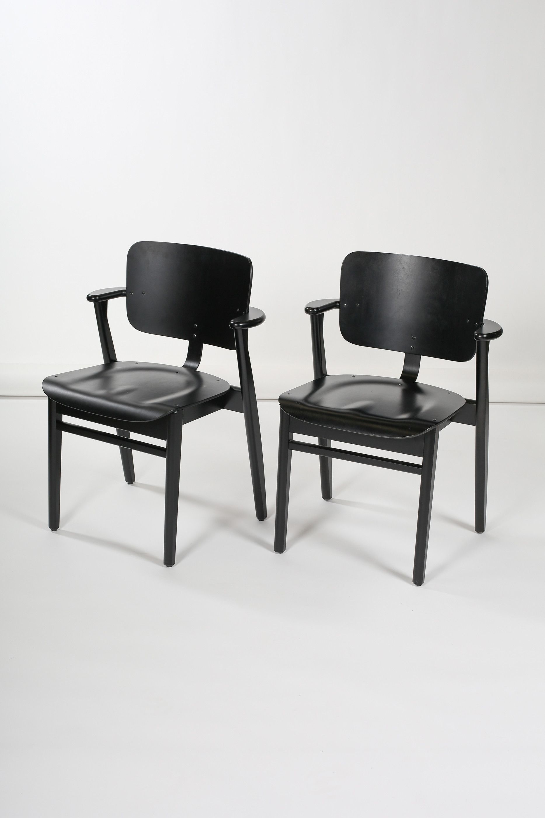 Domus chair, stained black | Franckly