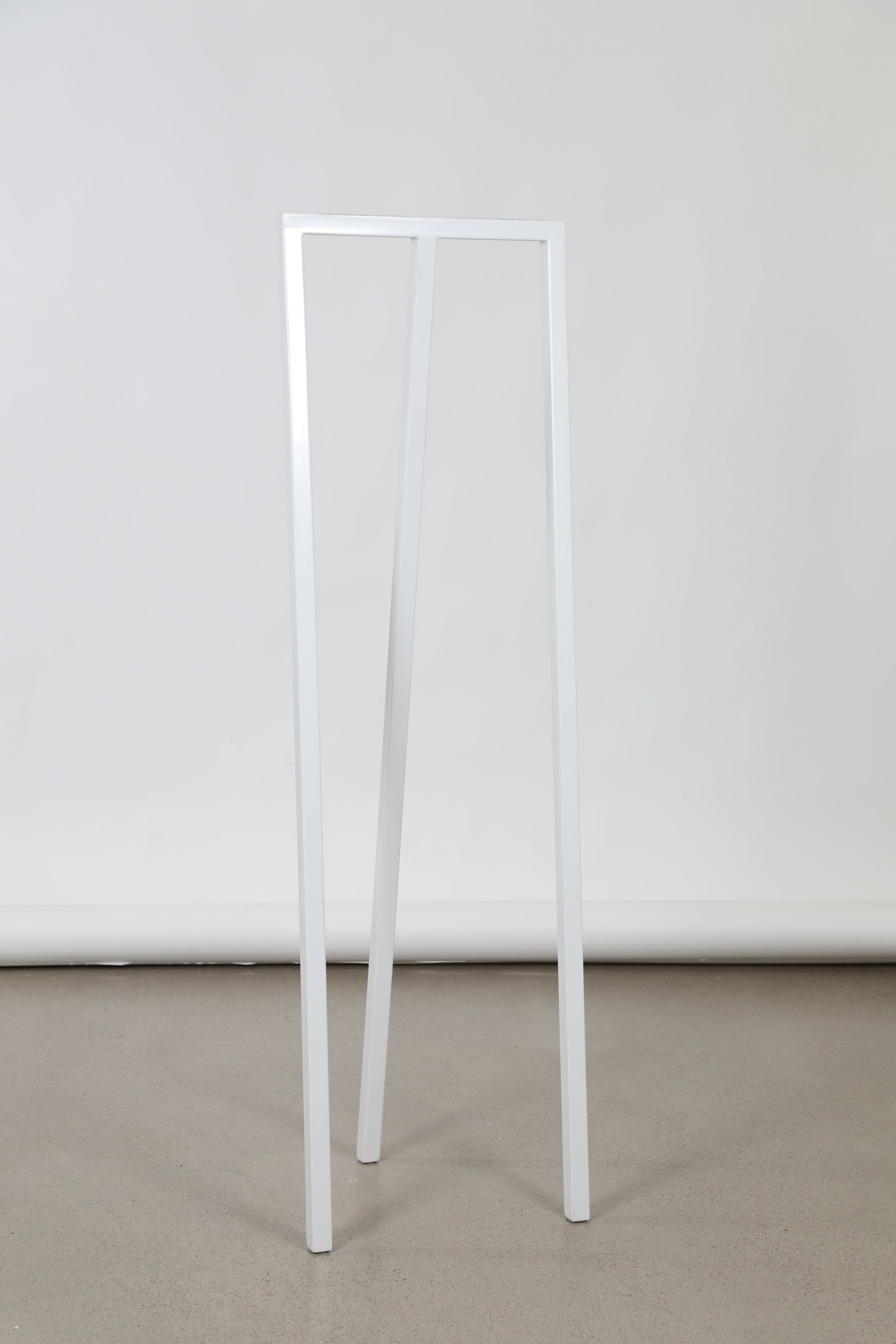 Loop Stand hall, white | Franckly
