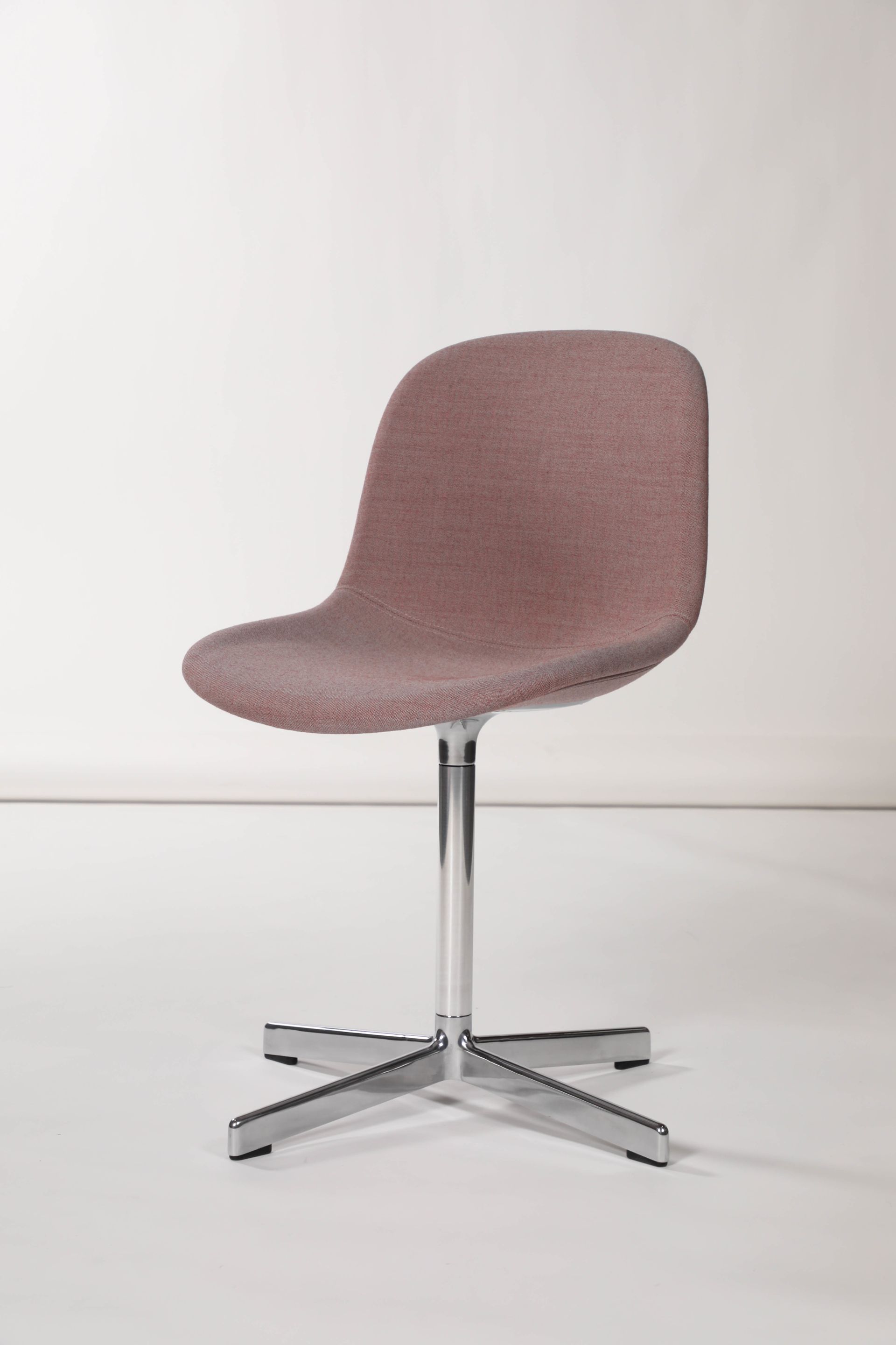 Neu 10 chair, swivel, pink upholstery - aluminium | Franckly