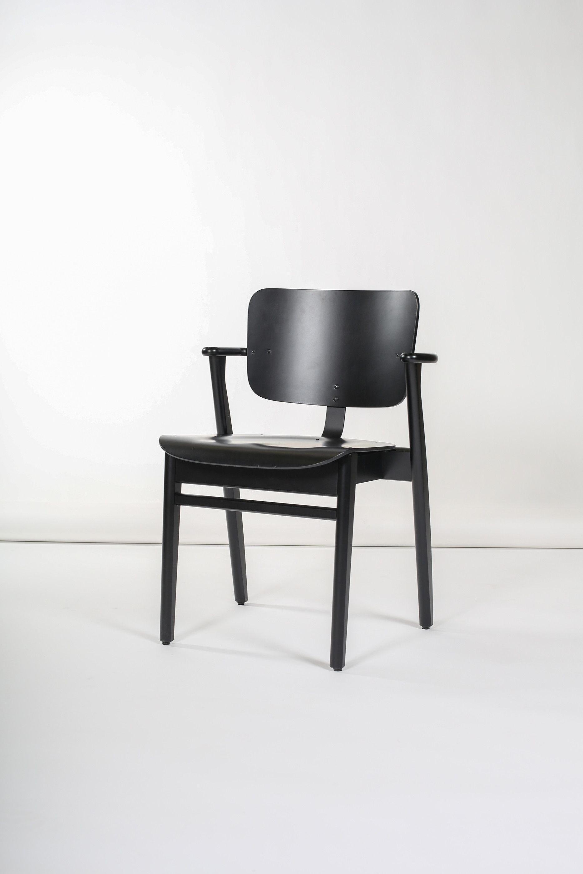 Domus chair, stained black | Franckly