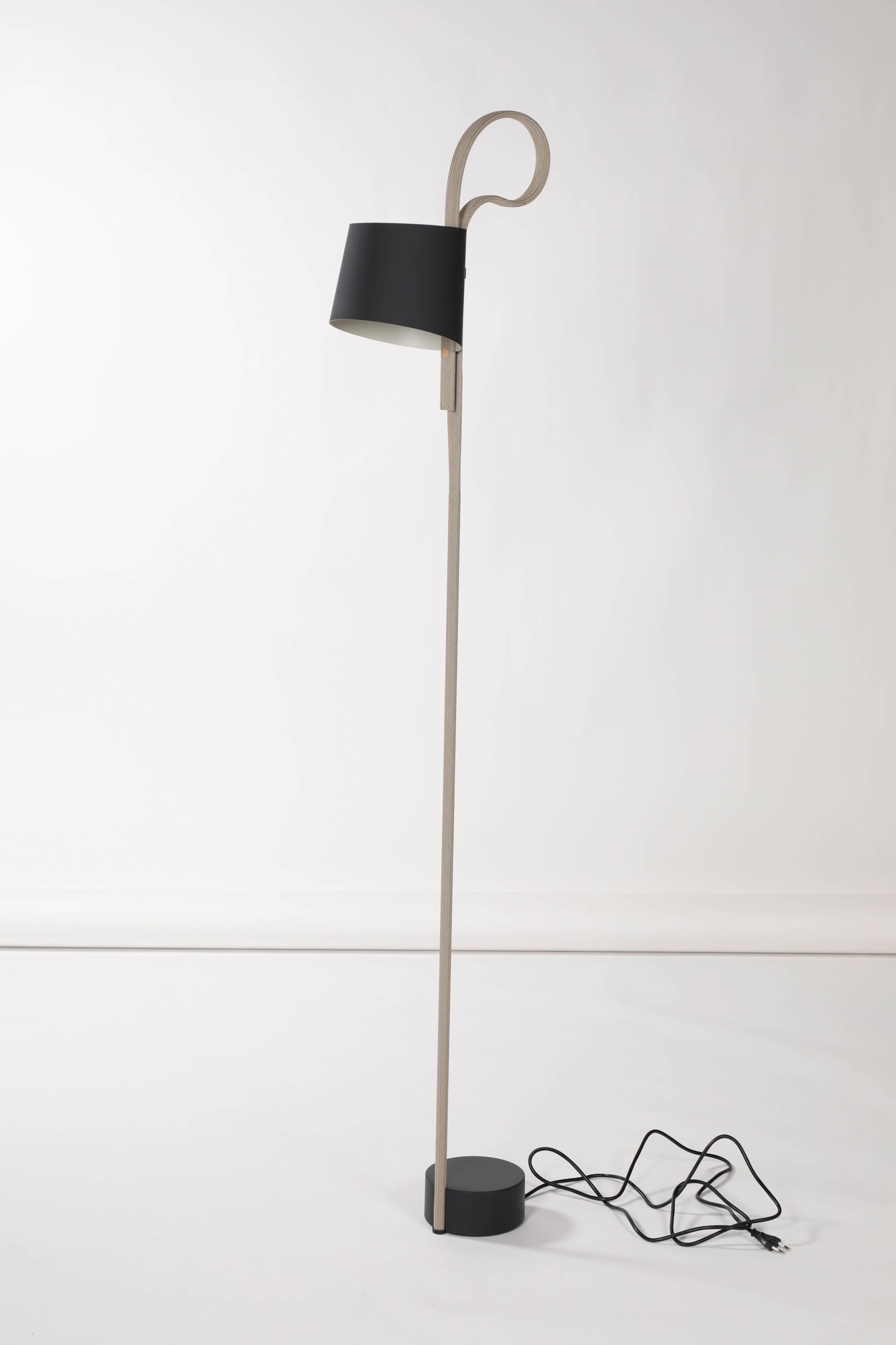 Rope Trick floor lamp, beige | Franckly