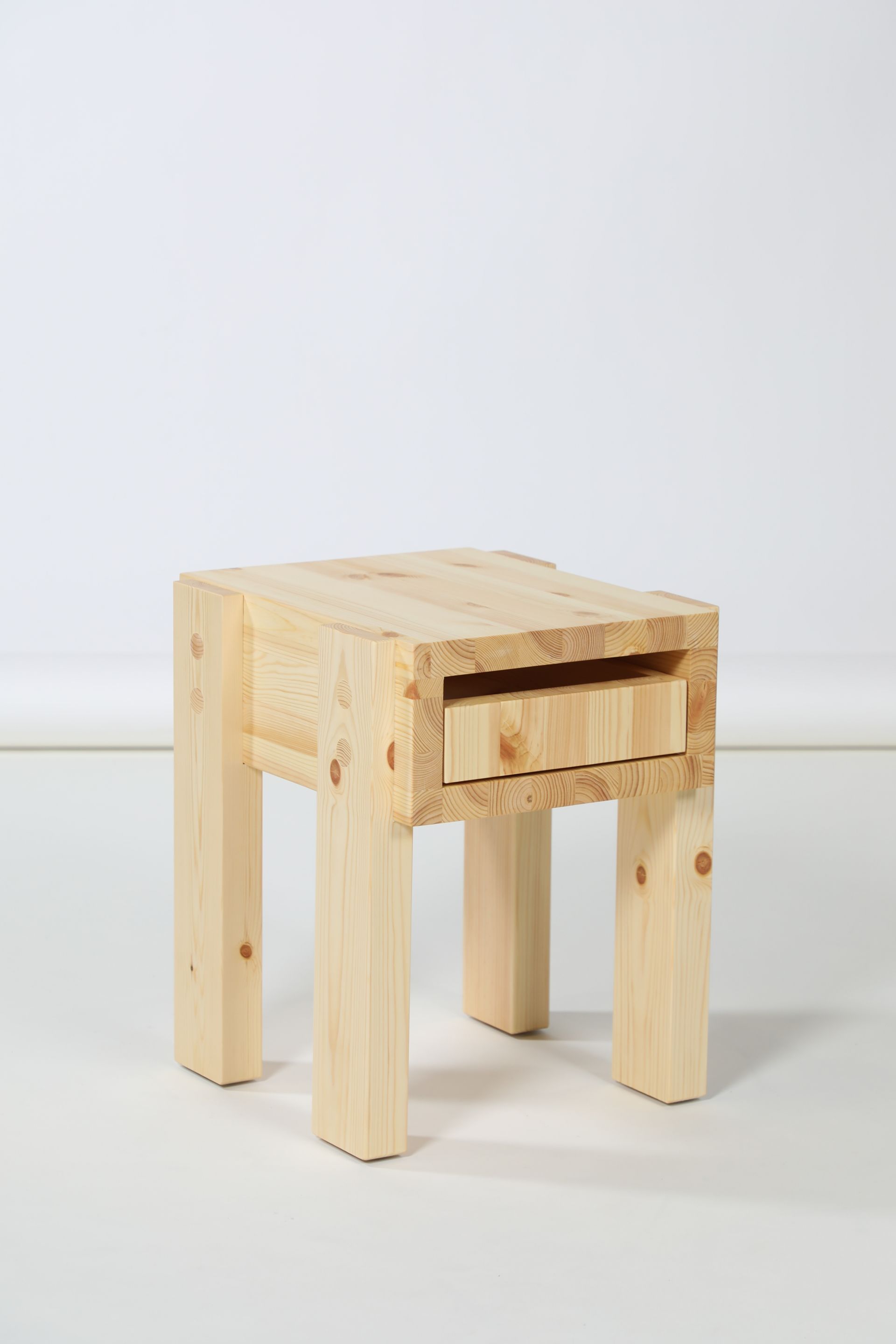 003 Stilts side table, pine | Franckly