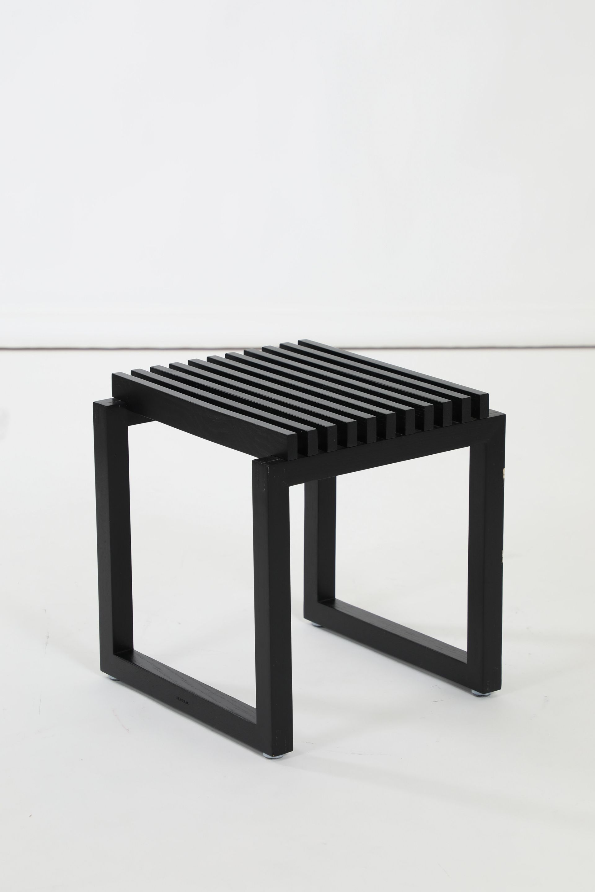 Cutter stool, black | Franckly