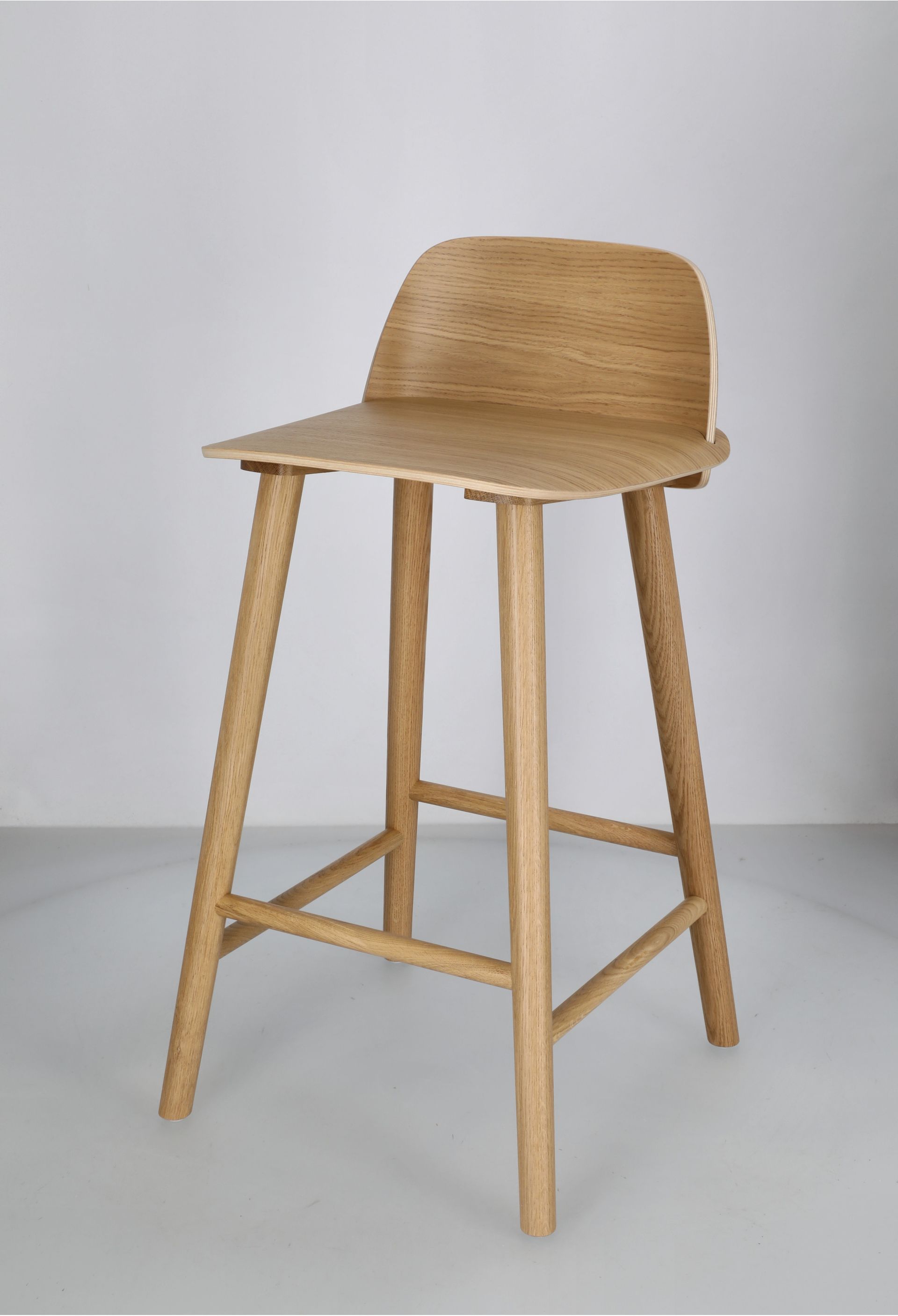 Nerd bar stool, low, oak | Franckly