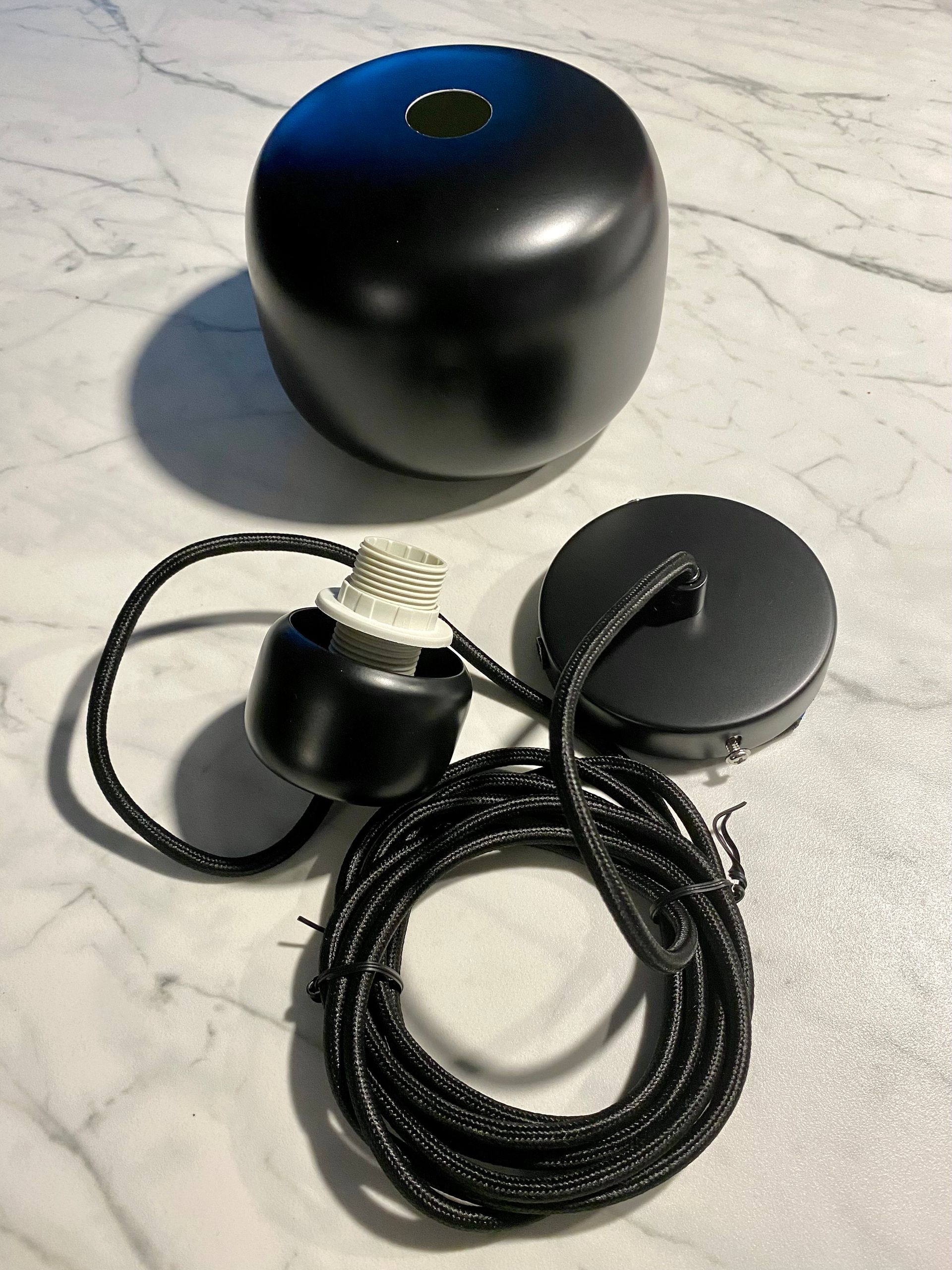 Stone pendant small, black | Franckly