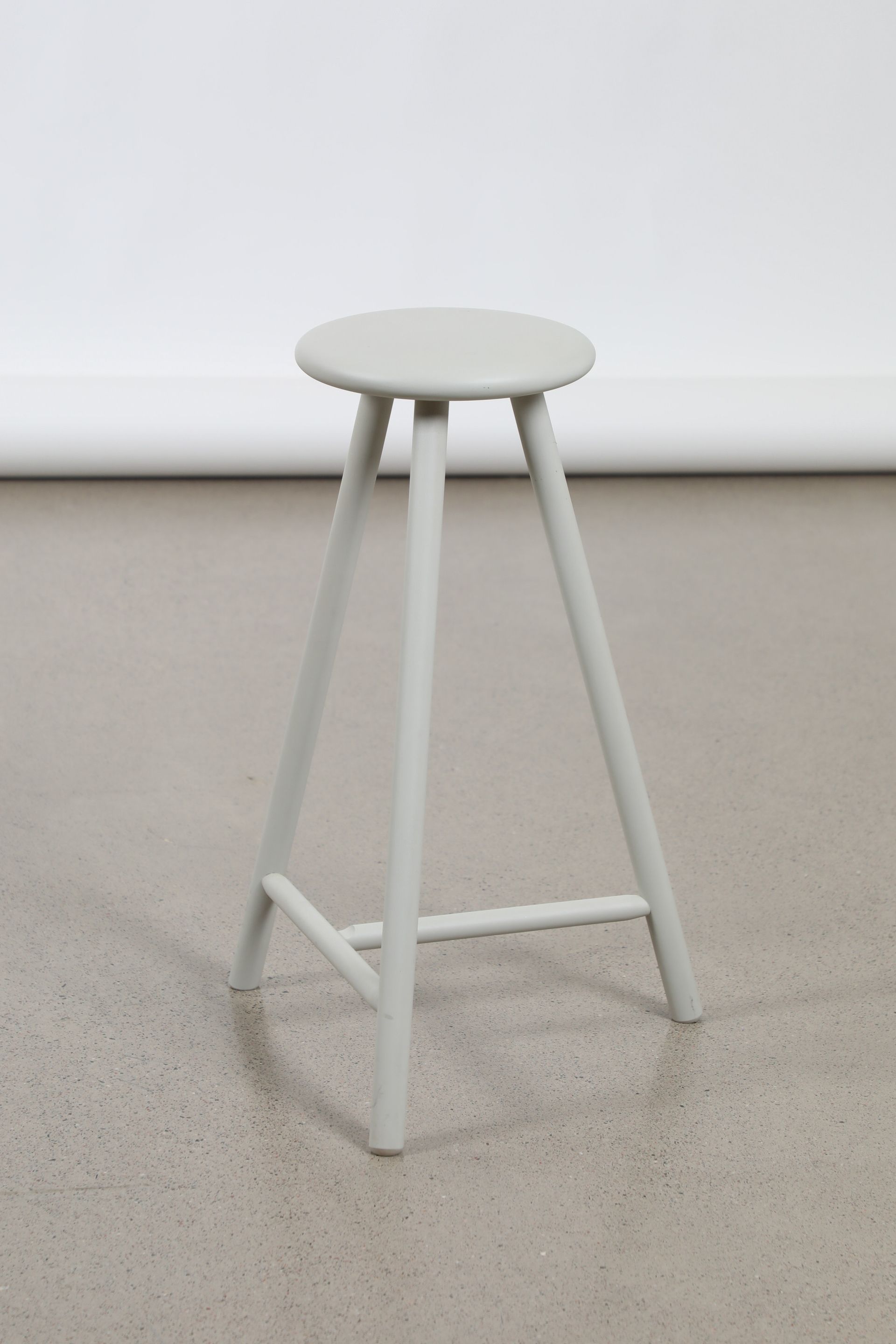 Perch bar stool 63 cm, grey | Franckly