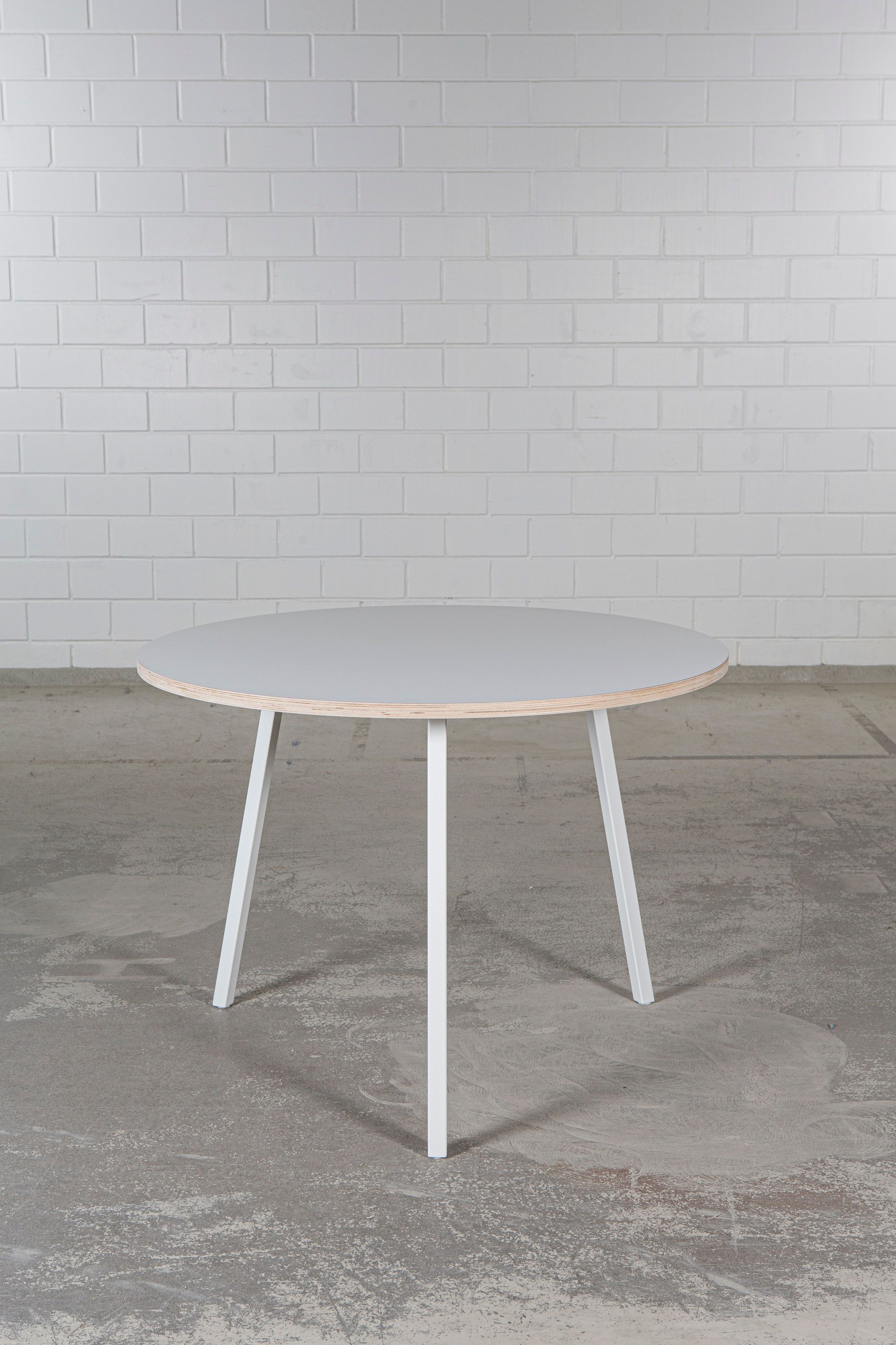 Loop Stand round table 105 cm, white | Franckly