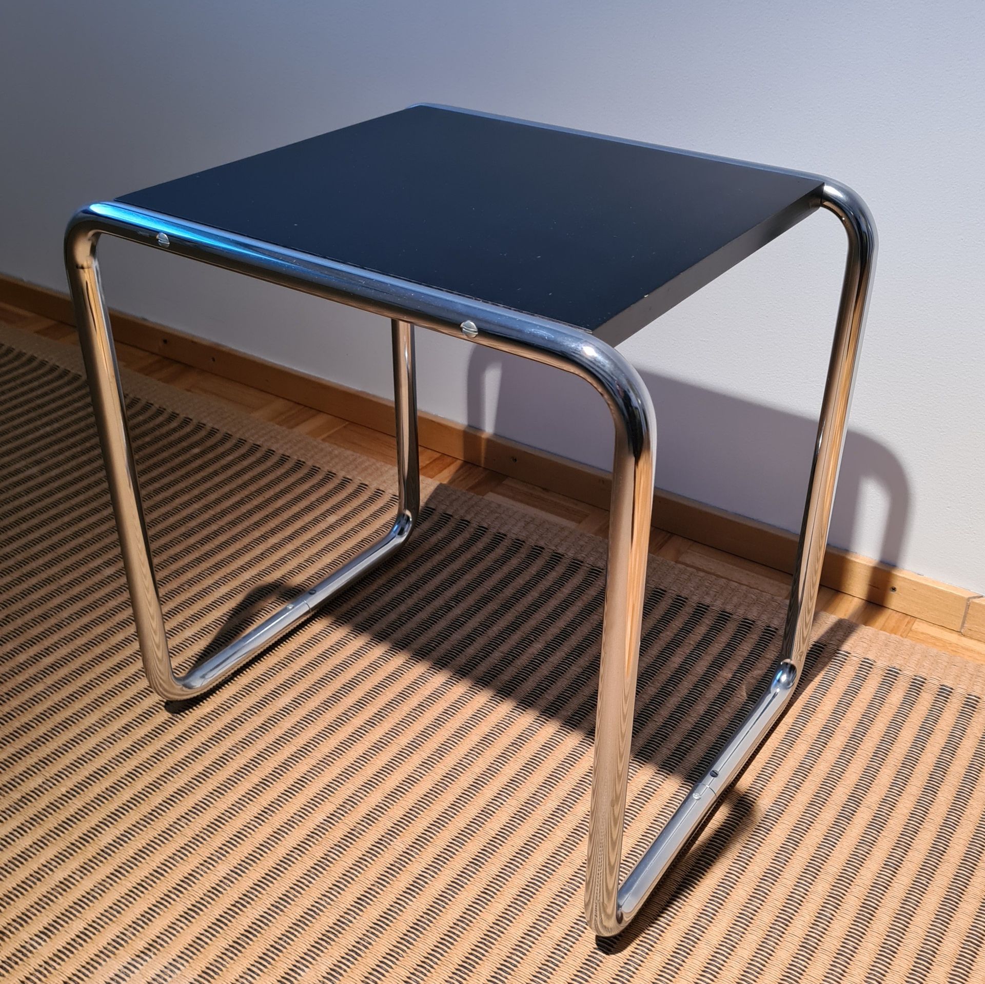 B 9 side table, black - chrome | Franckly