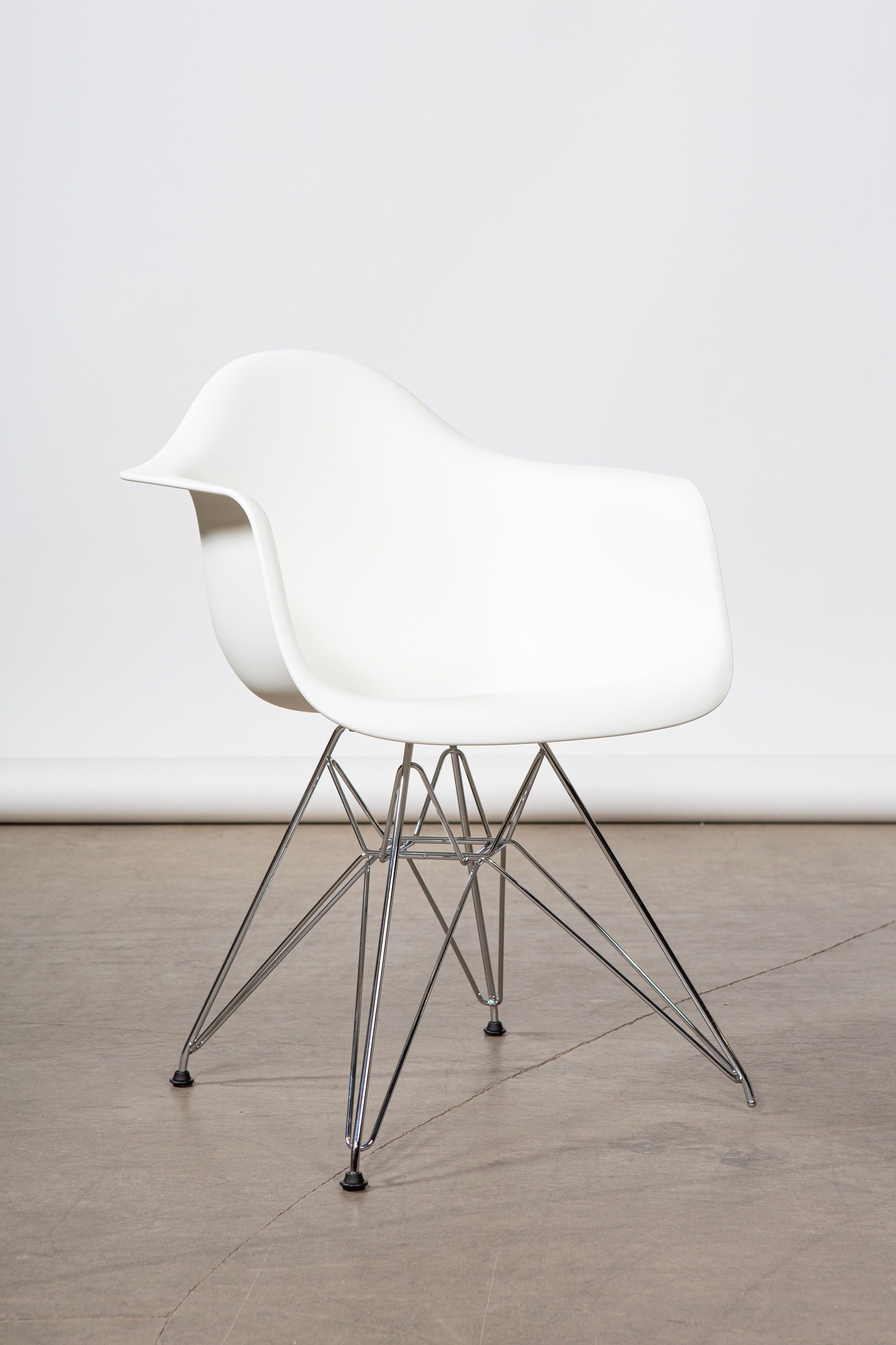 Eames DAR chair, white - chrome | Franckly