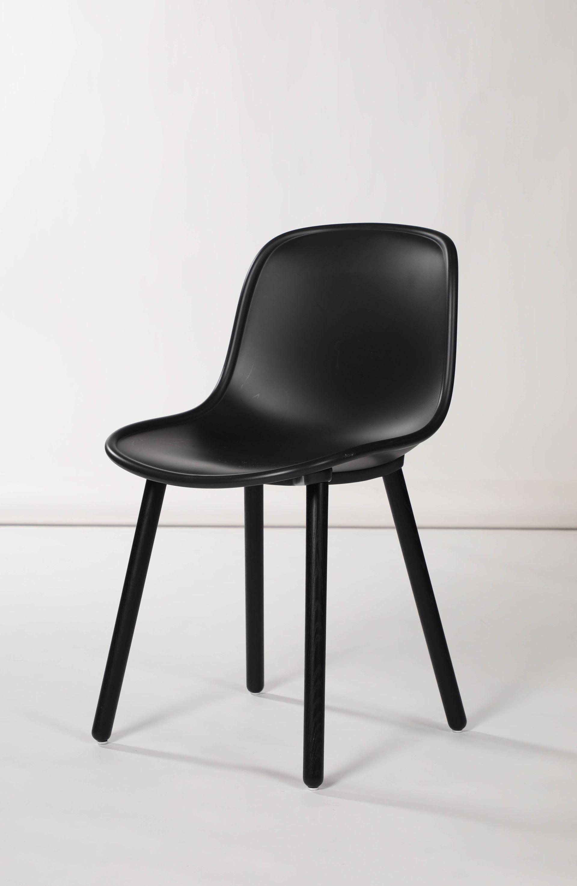 Neu 13 chair, black | Franckly
