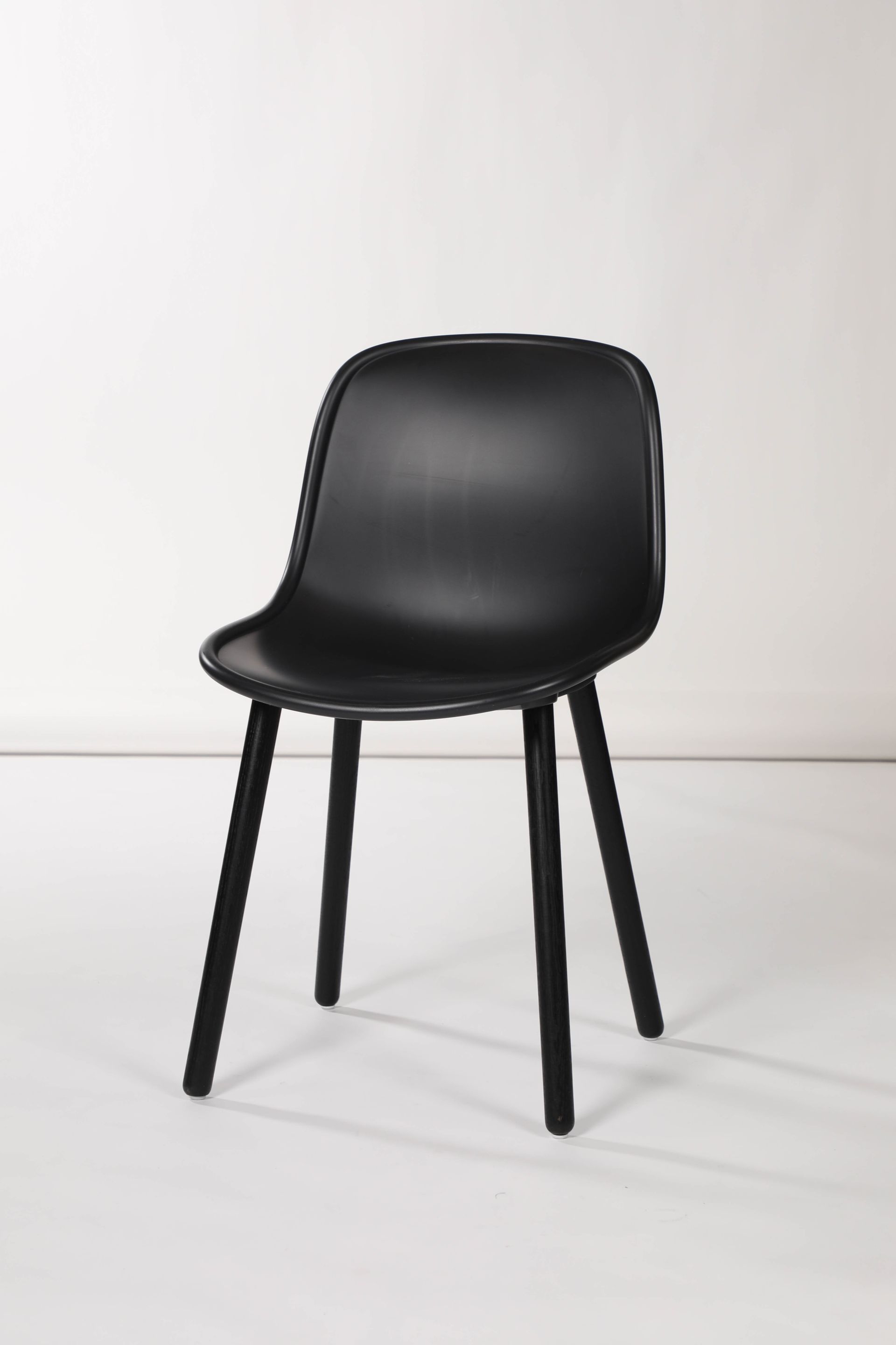 Neu 13 chair, black | Franckly