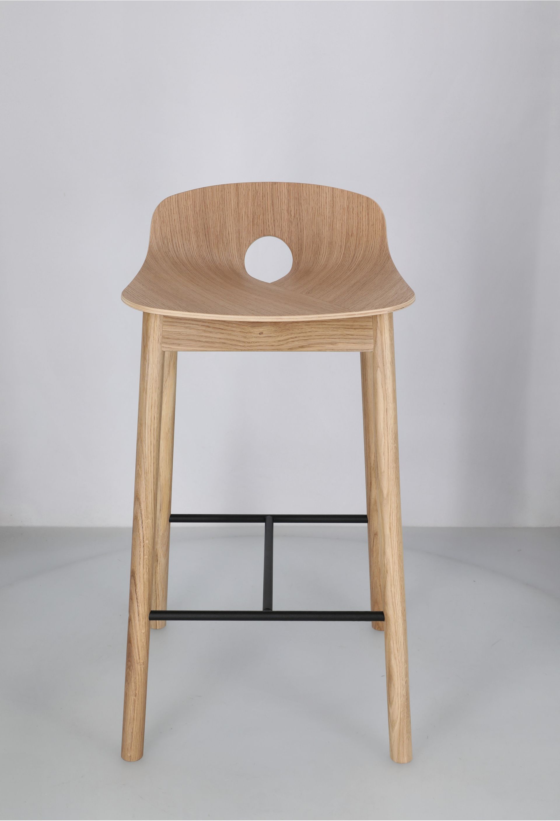 Mono bar stool 65 cm, oak | Franckly