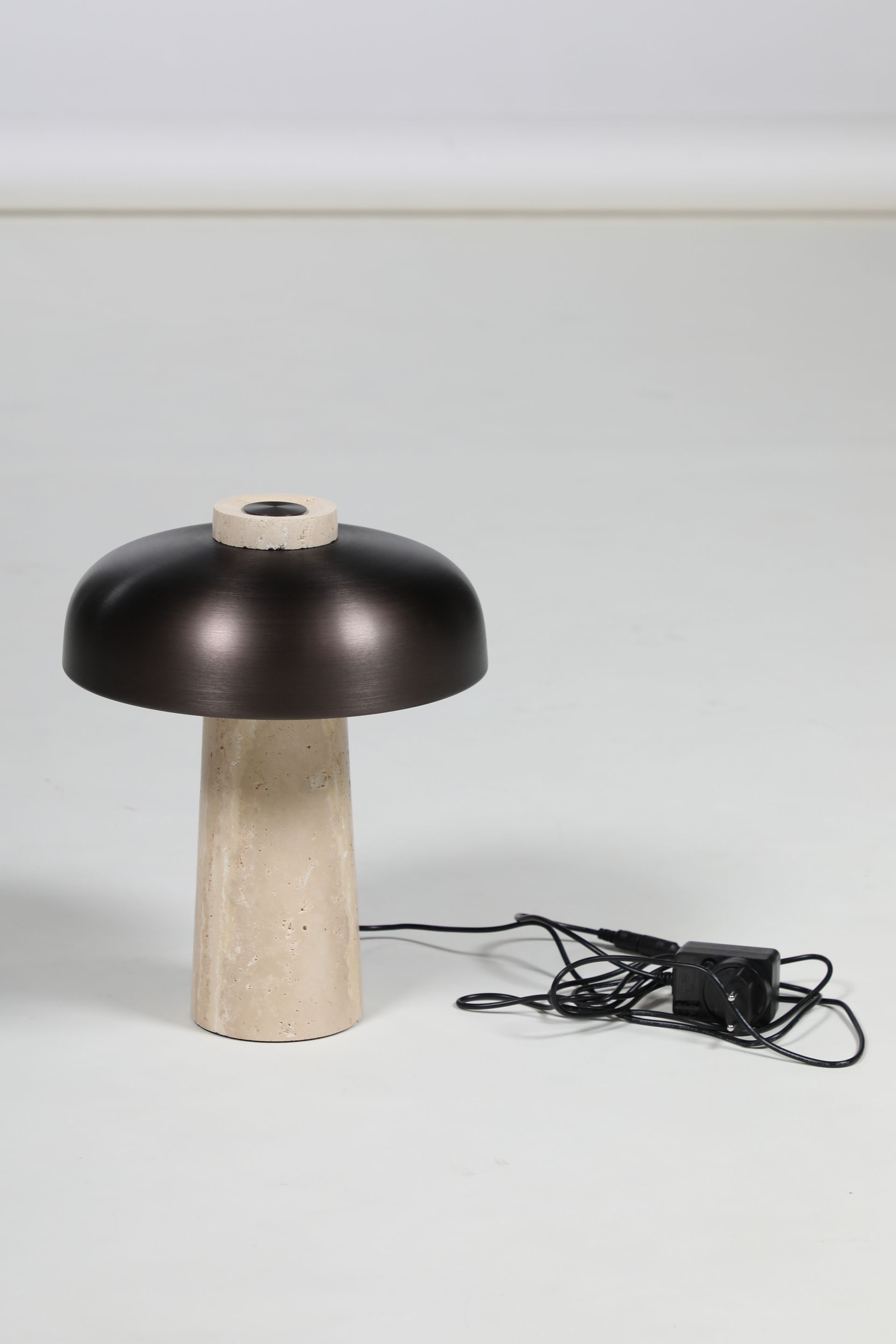 Reverse table lamp | Franckly