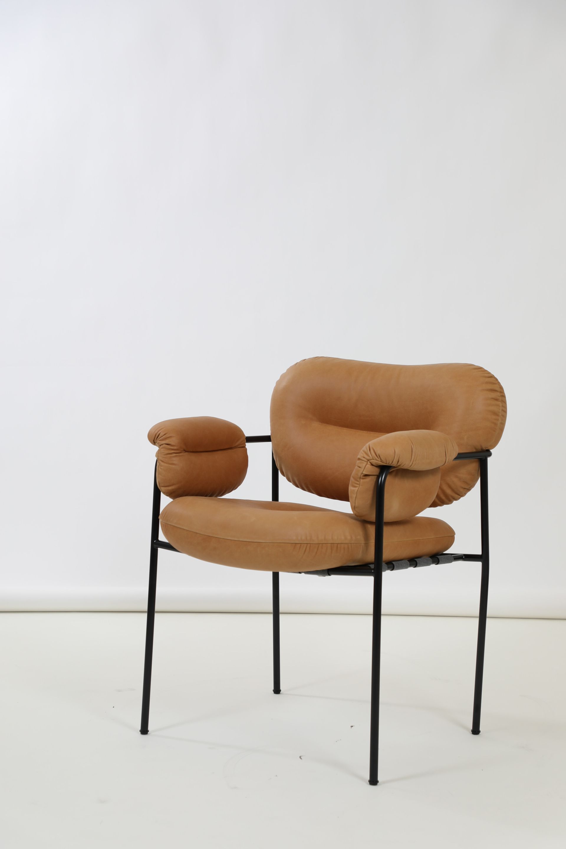 Bollo chair, cognac leather - black | Franckly