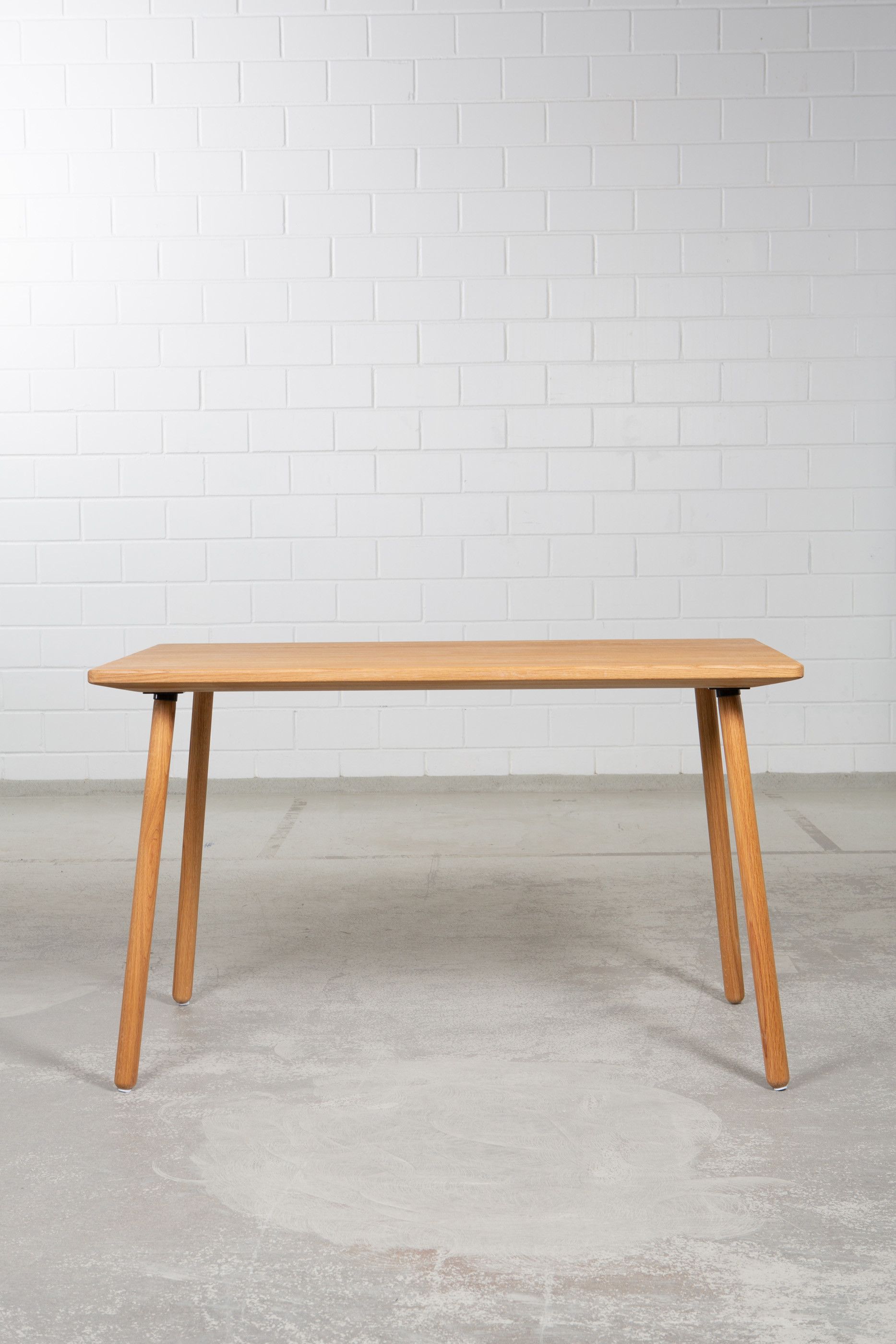 Georg desk, 4 legs, oak | Franckly