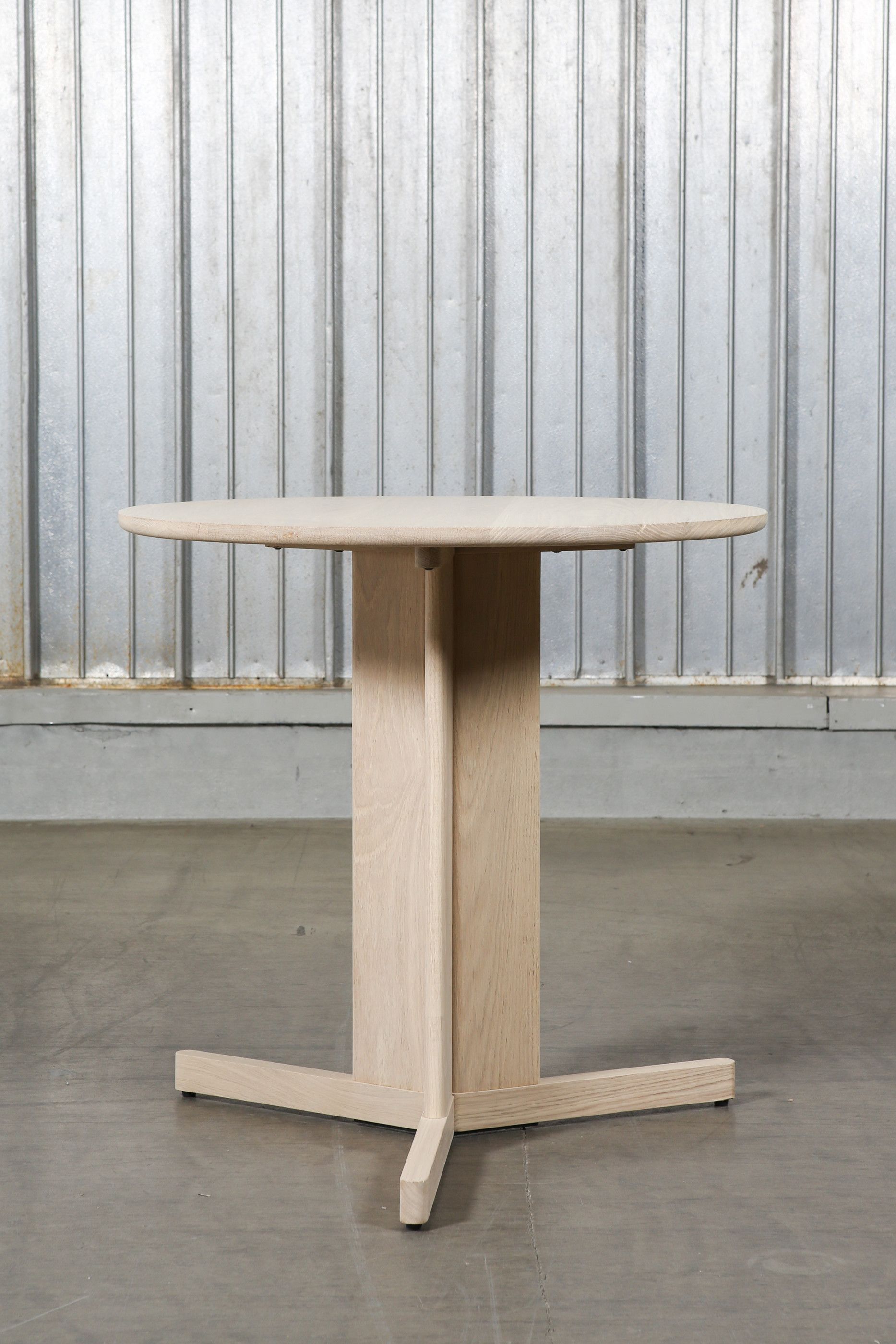 Trefoil table, 75 cm, white oak | Franckly