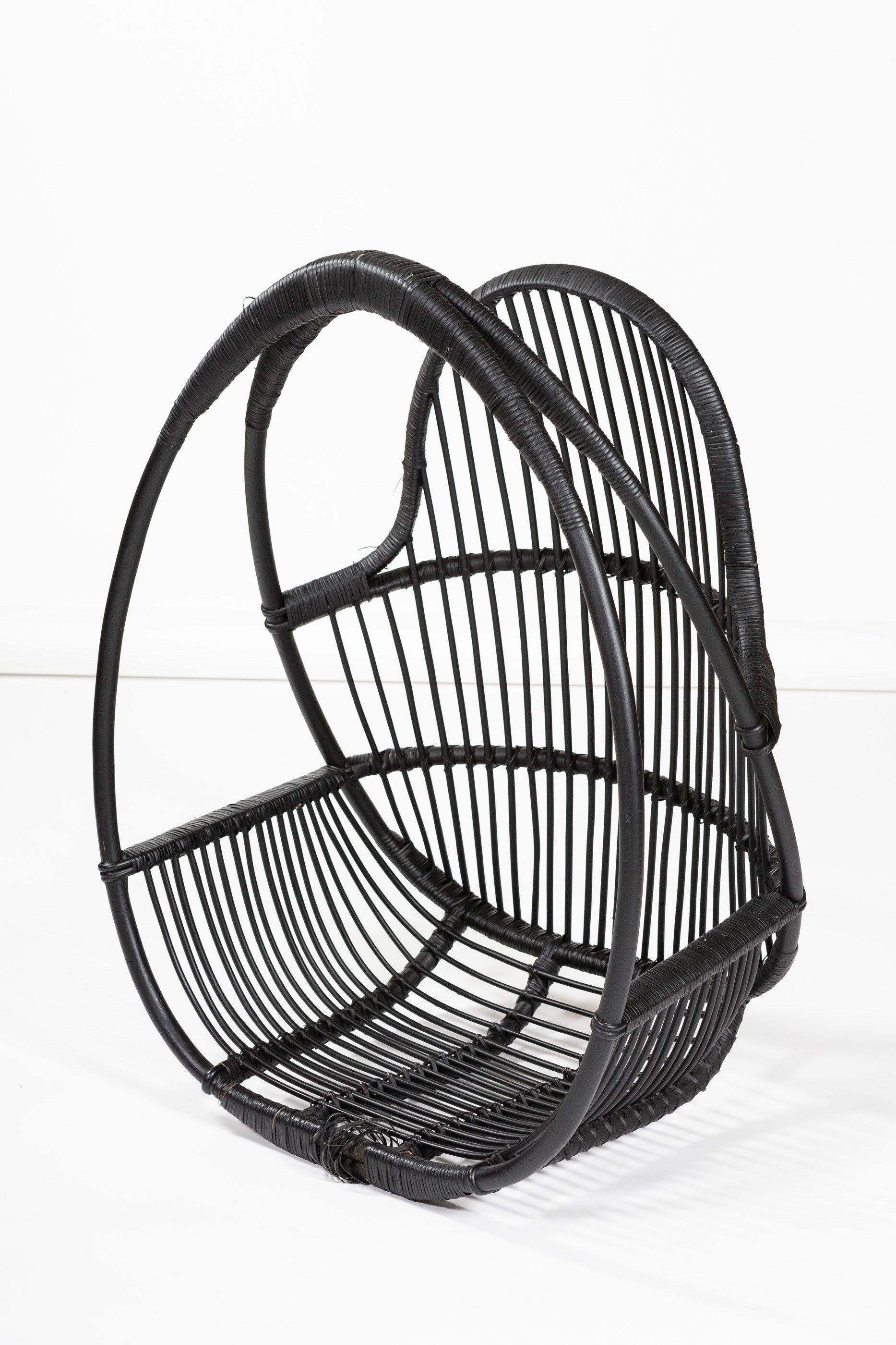 Aulis hanging chair, classic, black | Franckly