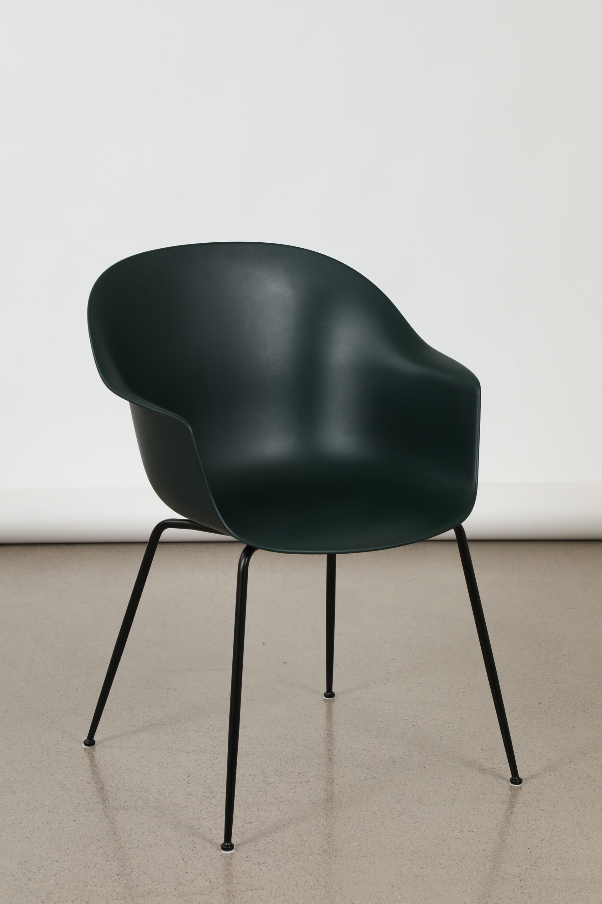 Bat chair, dark green - black base | Franckly