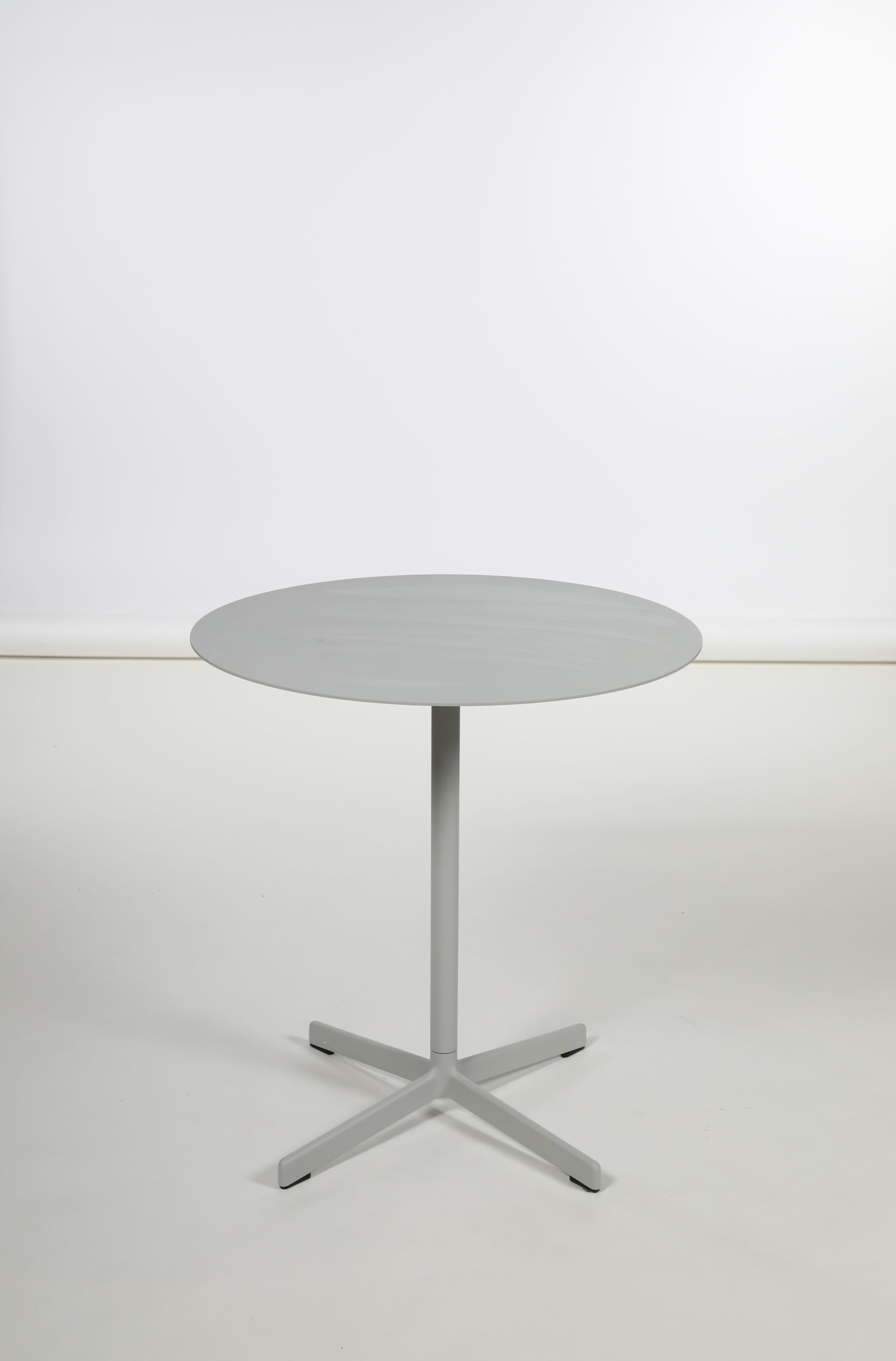 Neu table round, light grey | Franckly
